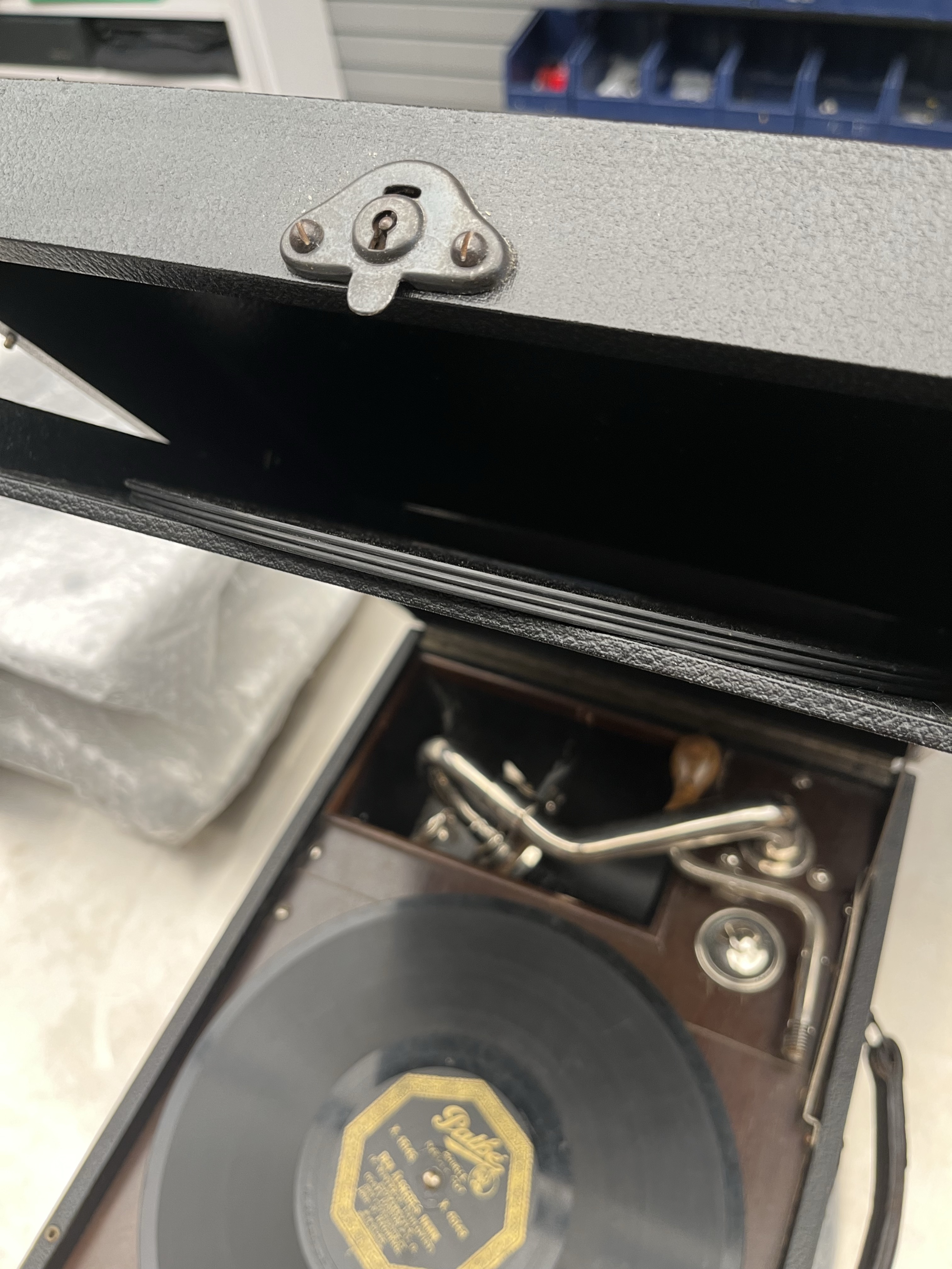 Crank gramophone / Travel gramophone - Caruso - PS Auction - We value ...