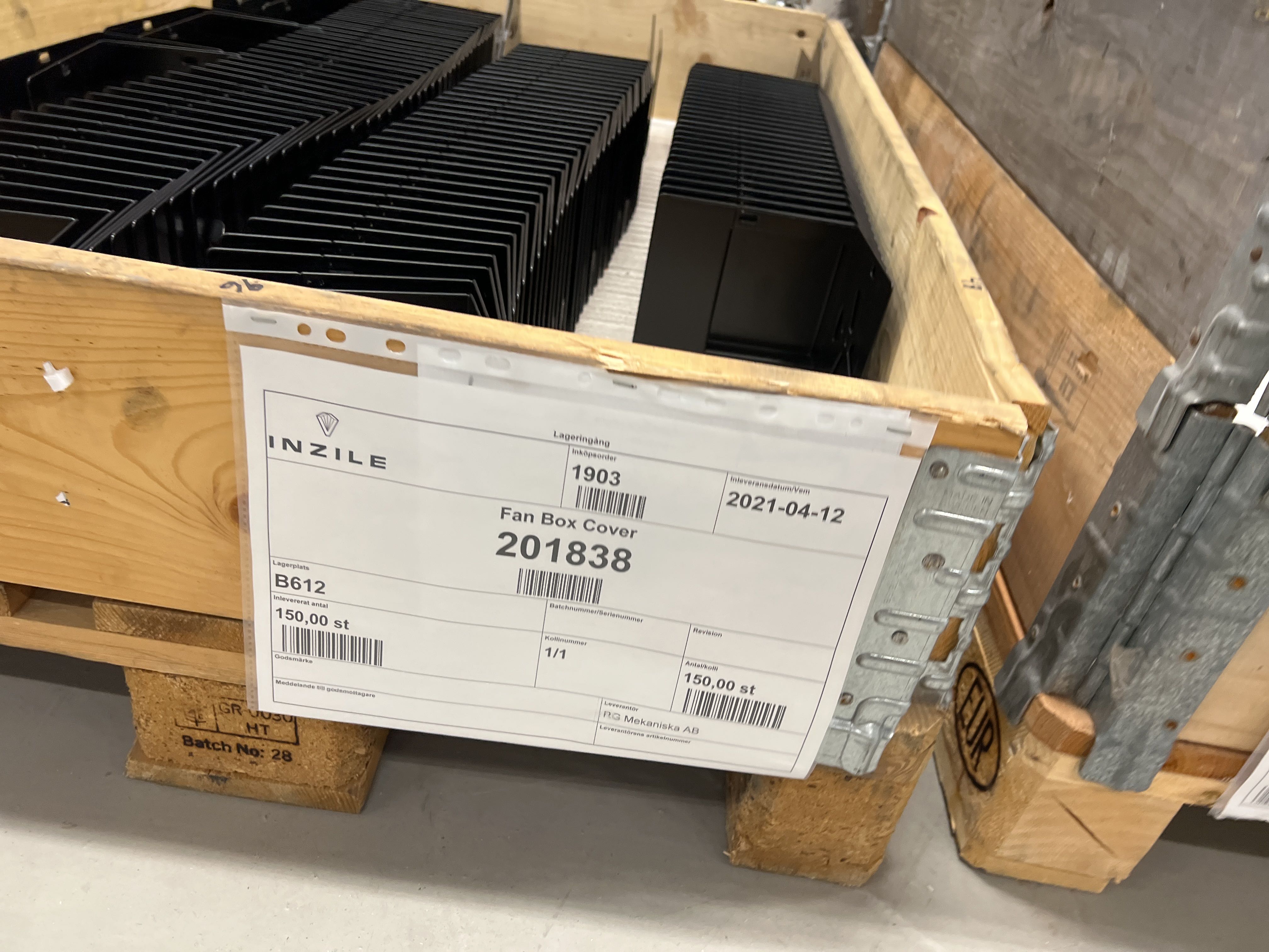 11 pallets with ventilation details for vehicles - PS Auction - We ...