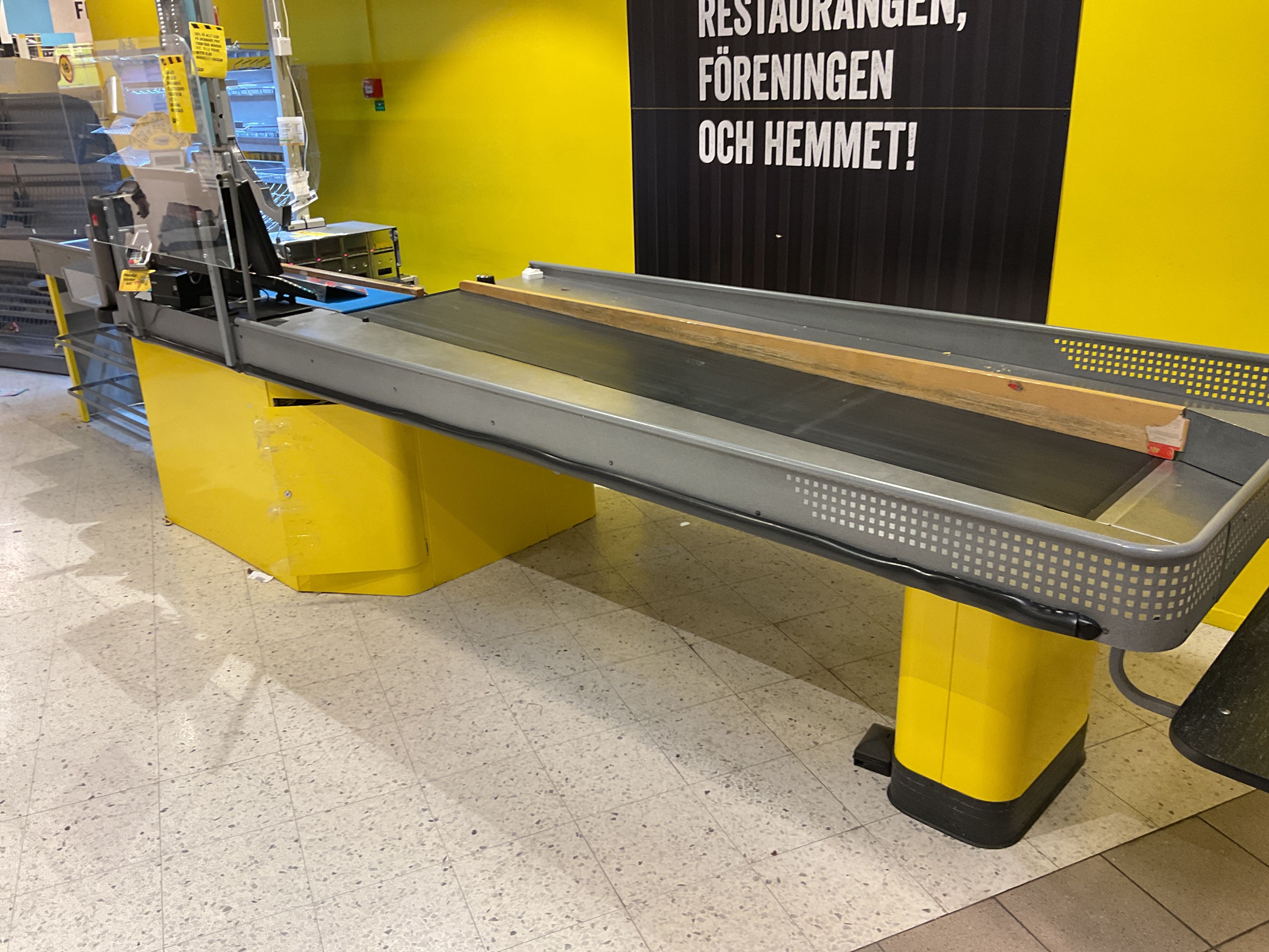 Cash desk with conveyor belt - PS Auction - We value the future ...