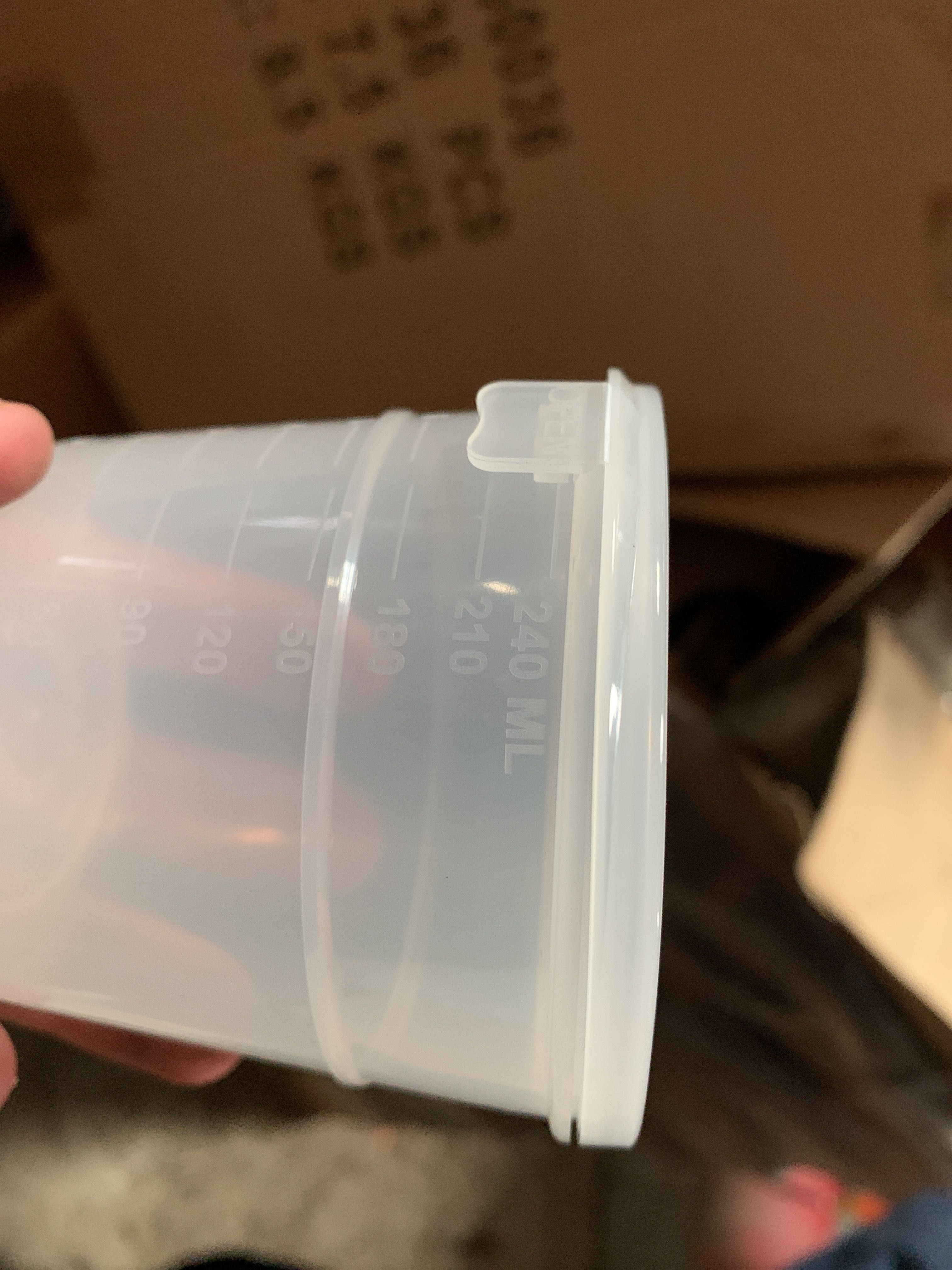 Plastbehållare med lock 240ml, 360st - Auktioner online - Nätauktioner ...