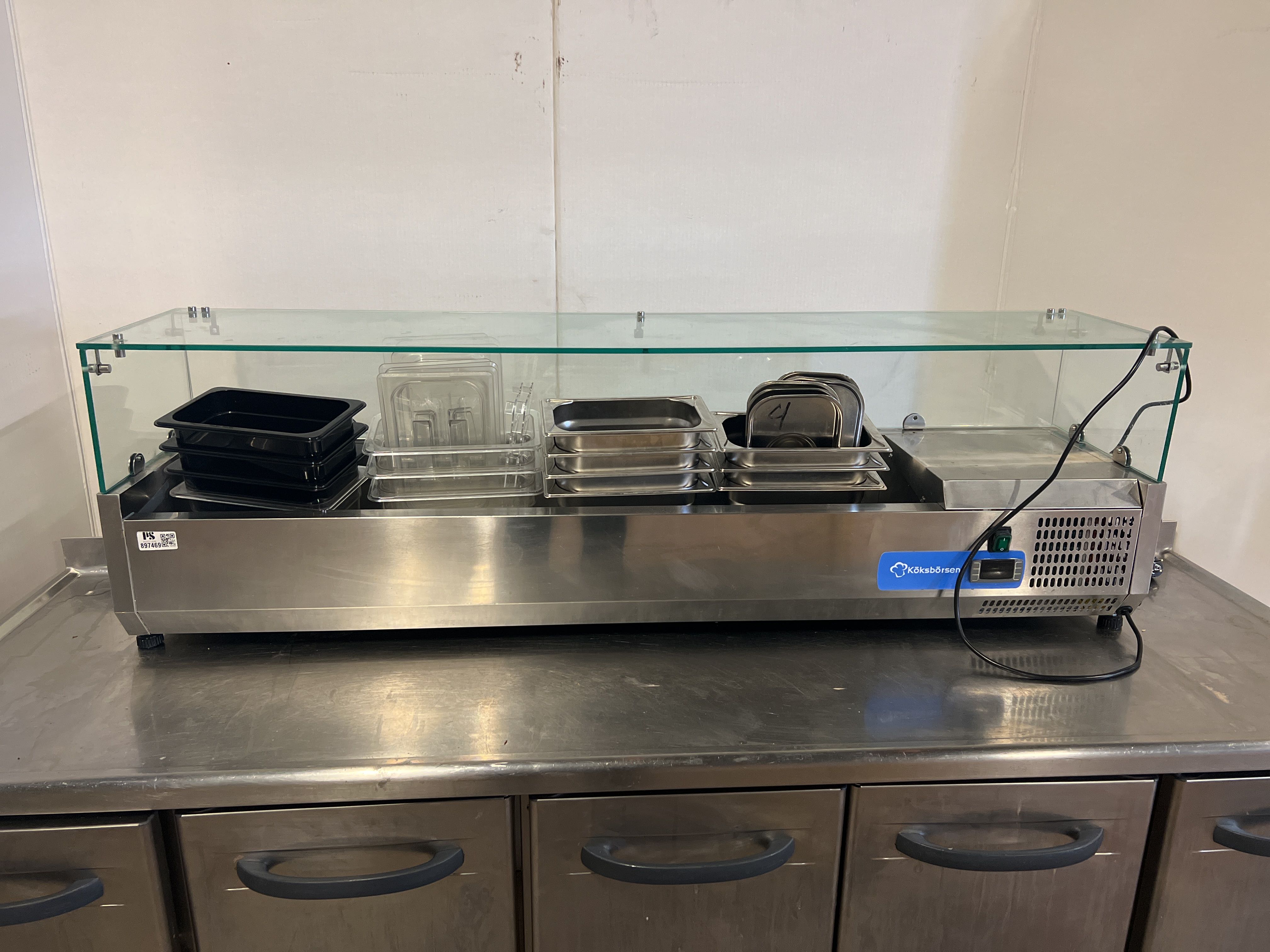 Cooling trough with canteens - PS Auction - We value the future ...