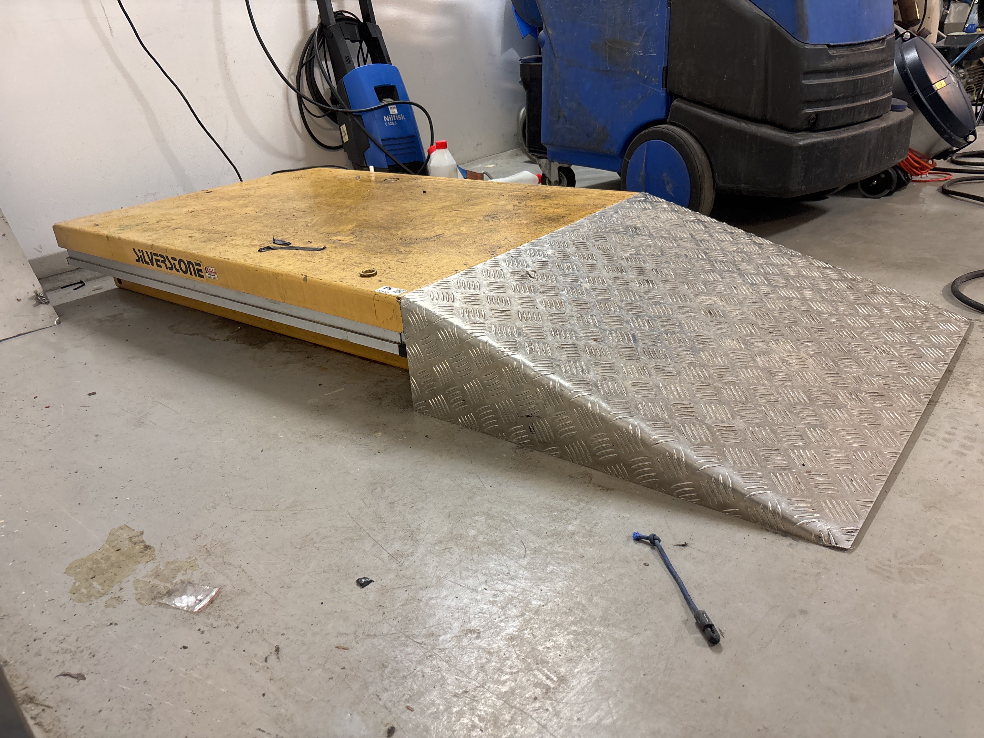 Lyftbord med ramp - Silverstone 500 kg - Auktioner online ...