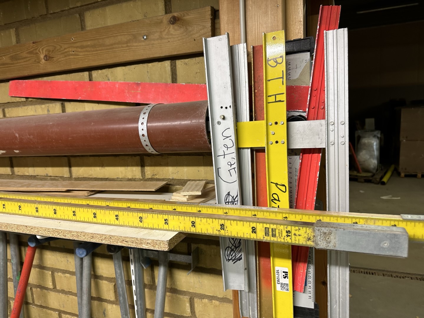 2 measuring rods, 7 angle rulers Stanley etc - PS Auction - We value ...