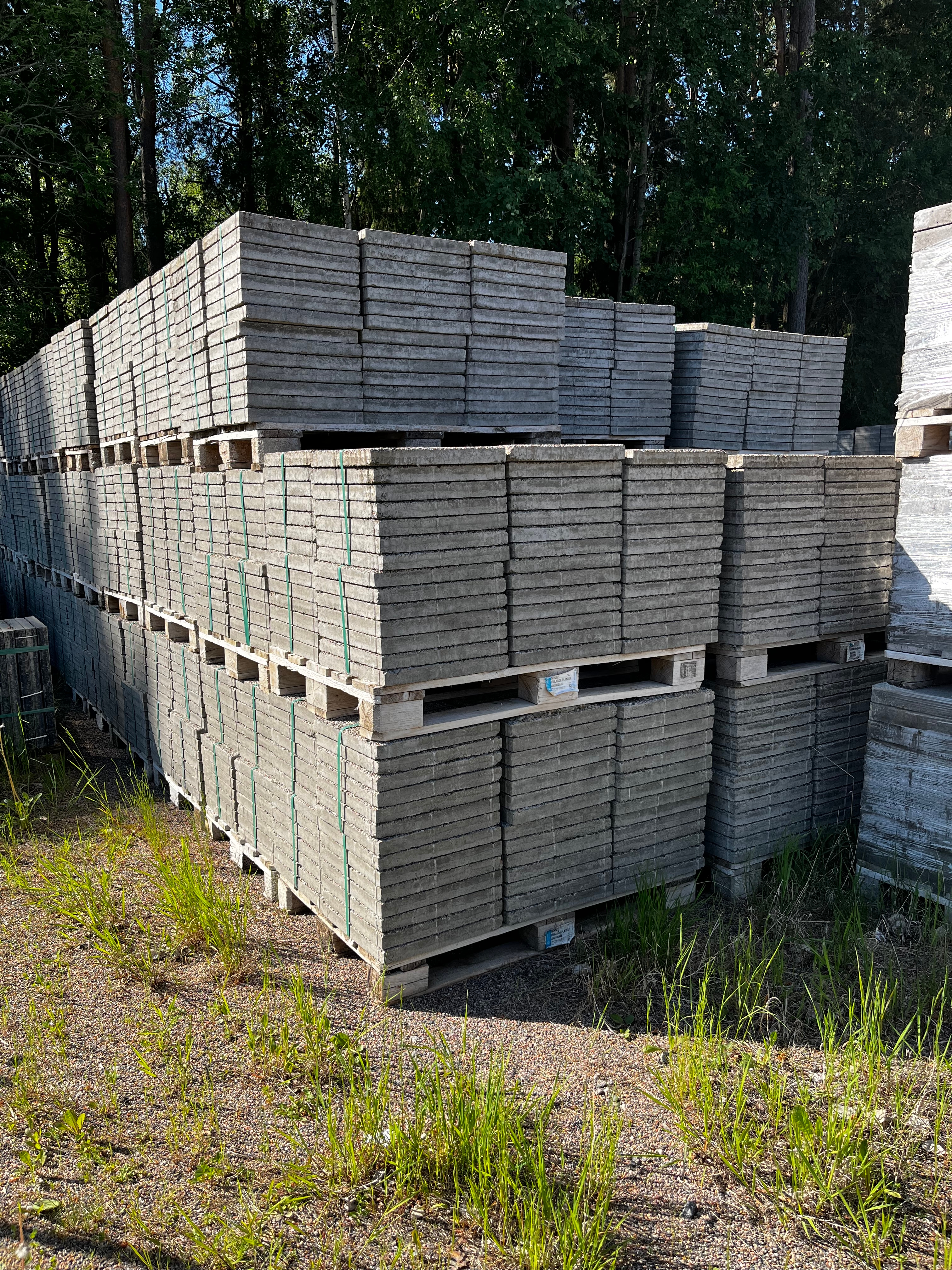 Markplattor Nenset 400x400x45 mm 67,2 m2 - Auktioner online ...