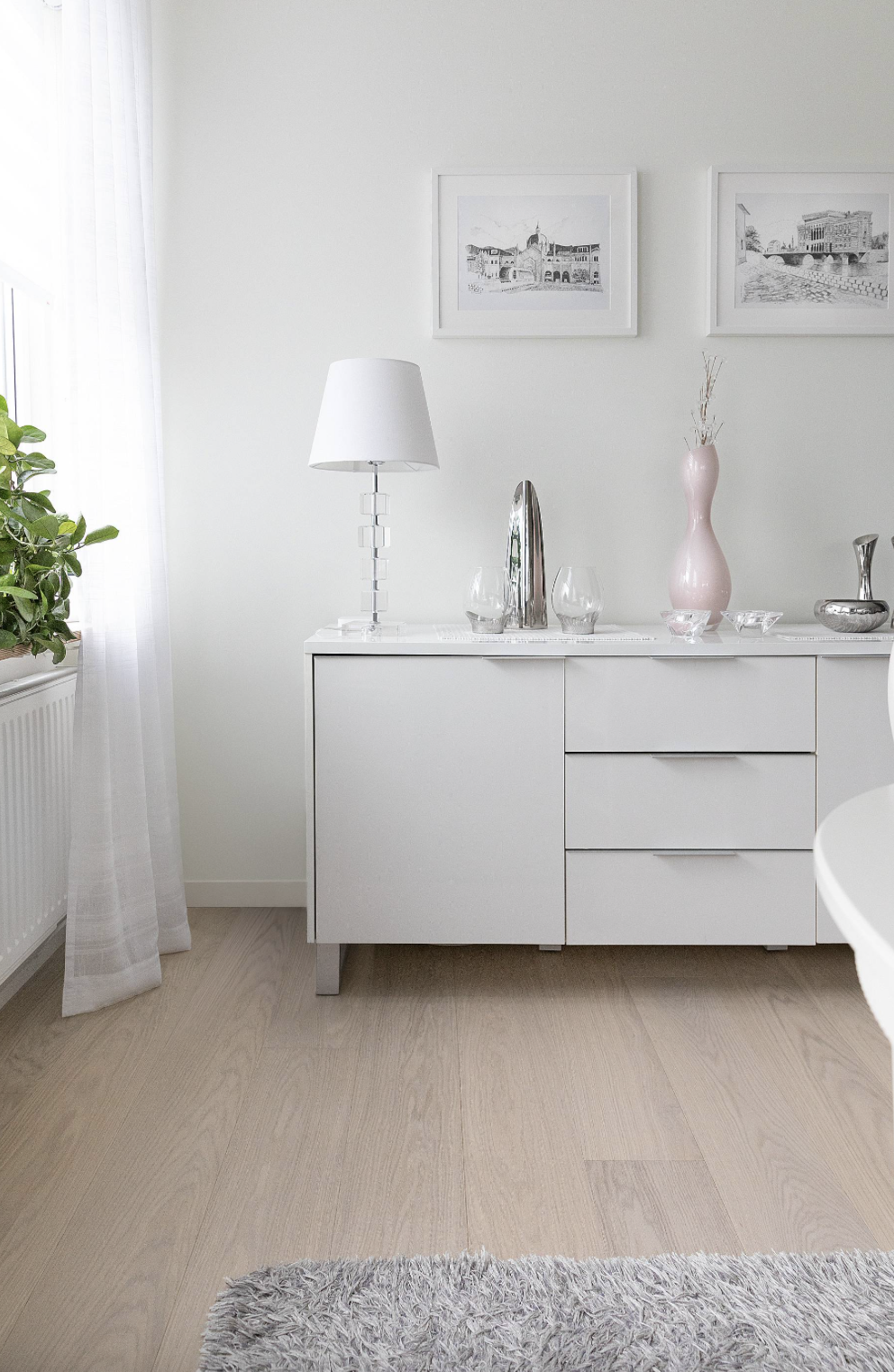 Härdad Ek Powder White Mattlack, 267 kvm, klickgolv 5G, L - Auktioner ...