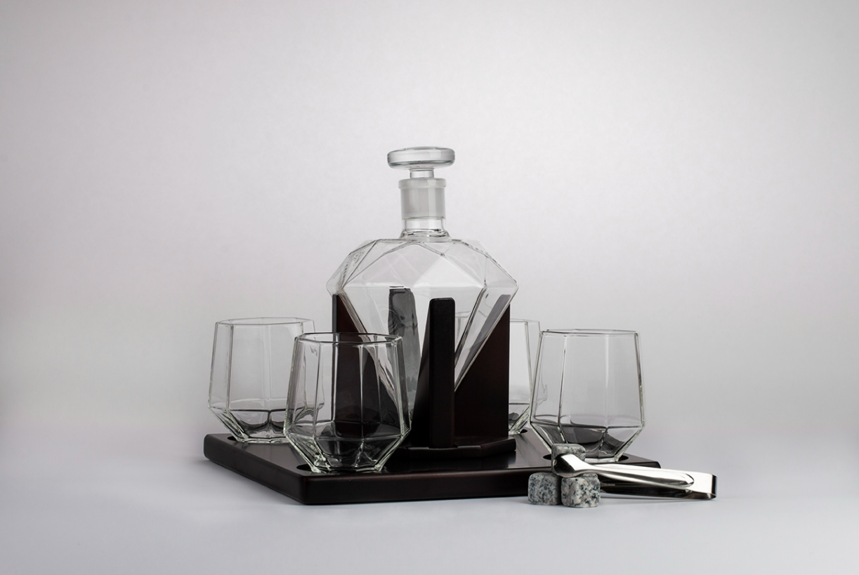 Whiskey decanter - "Diamond" with 4 glasses, wooden plate, whiskey ...