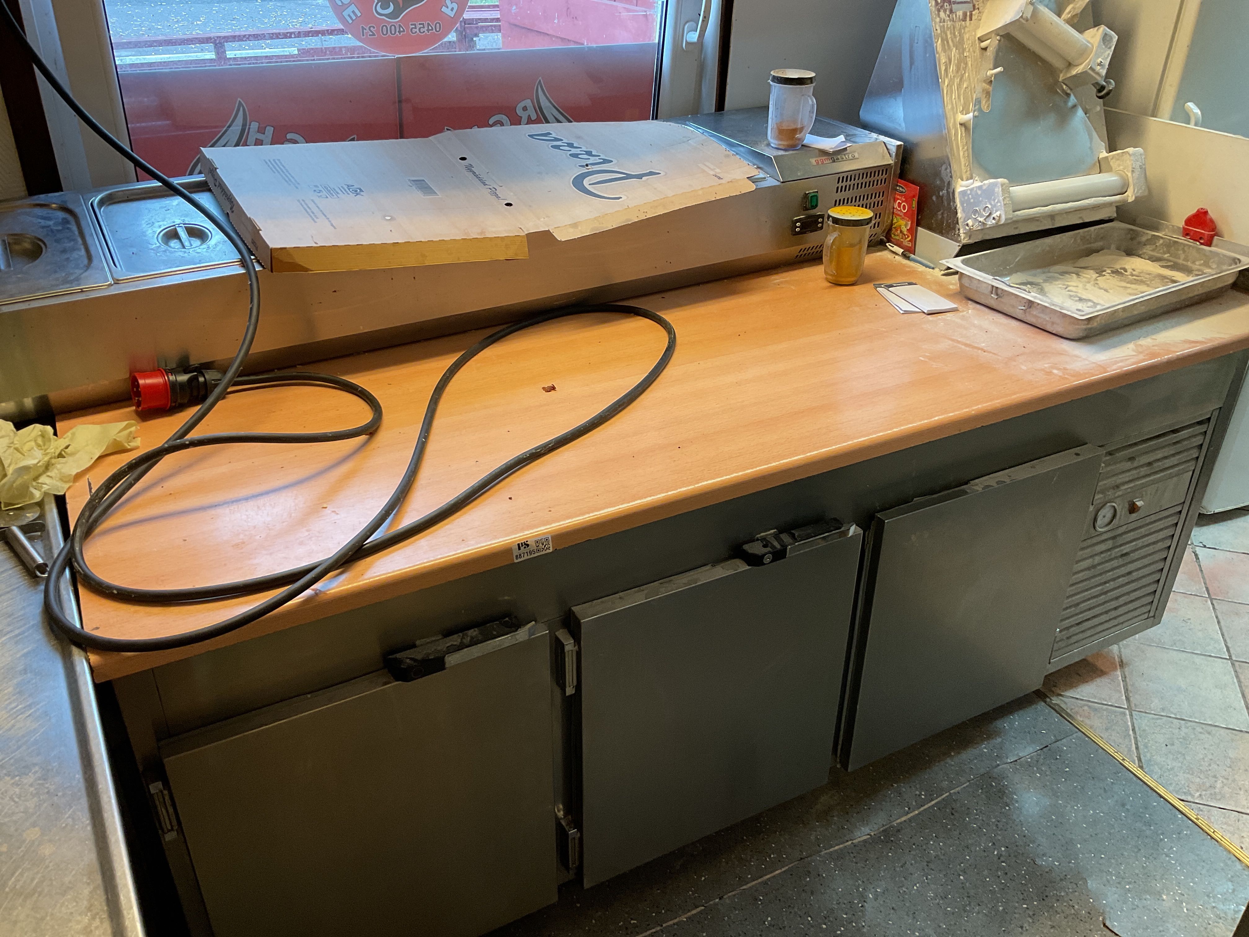 Pizza bench with cooling trough - PS Auction - We value the future ...