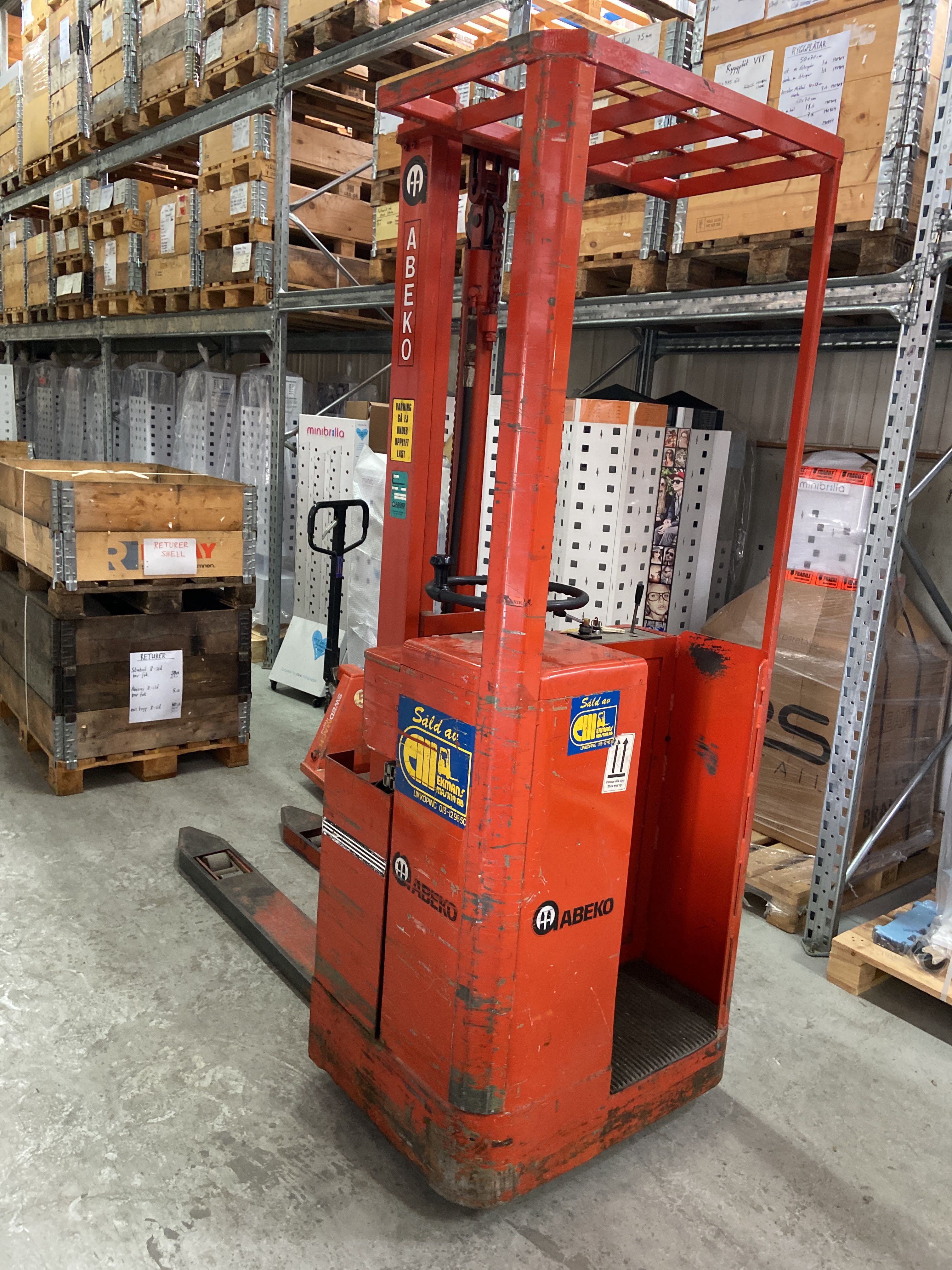 Stand stacker ABEKO with charger - PS Auction - We value the future ...