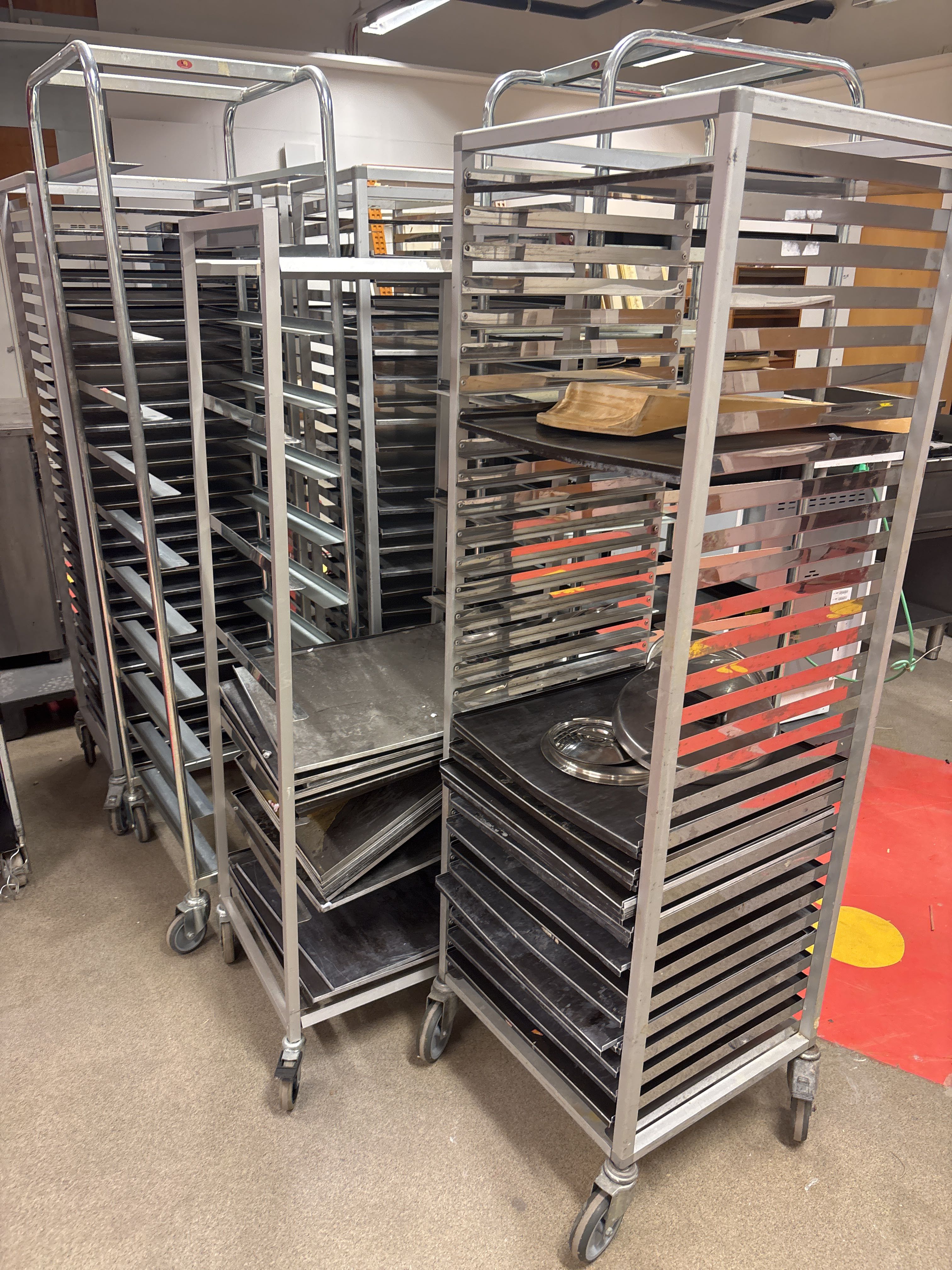 Tray trolleys / Canteen trolleys 7 pcs - PS Auction - We value the ...