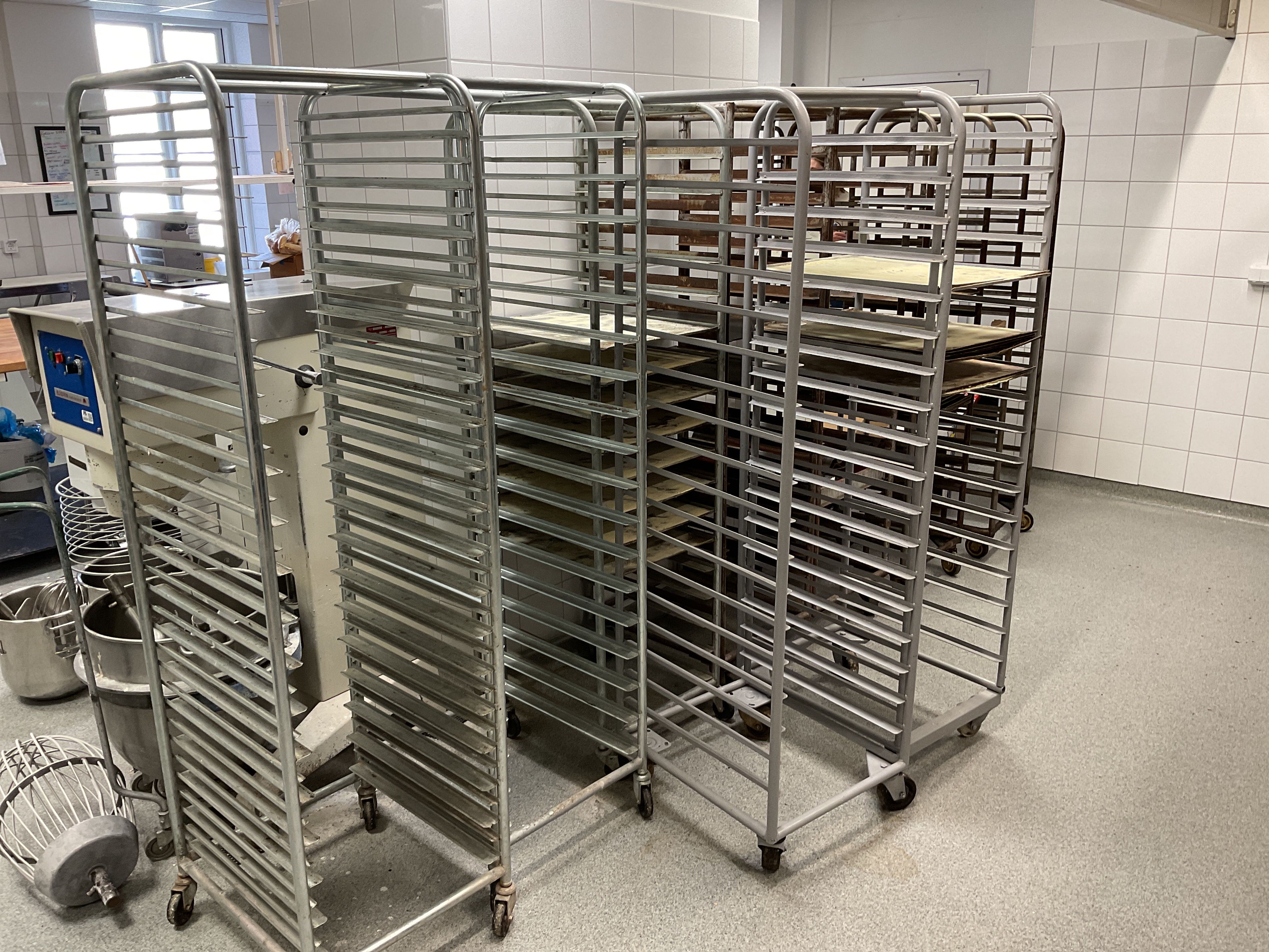 Bakery/Stick carts - PS Auction - We value the future - Largest in net ...