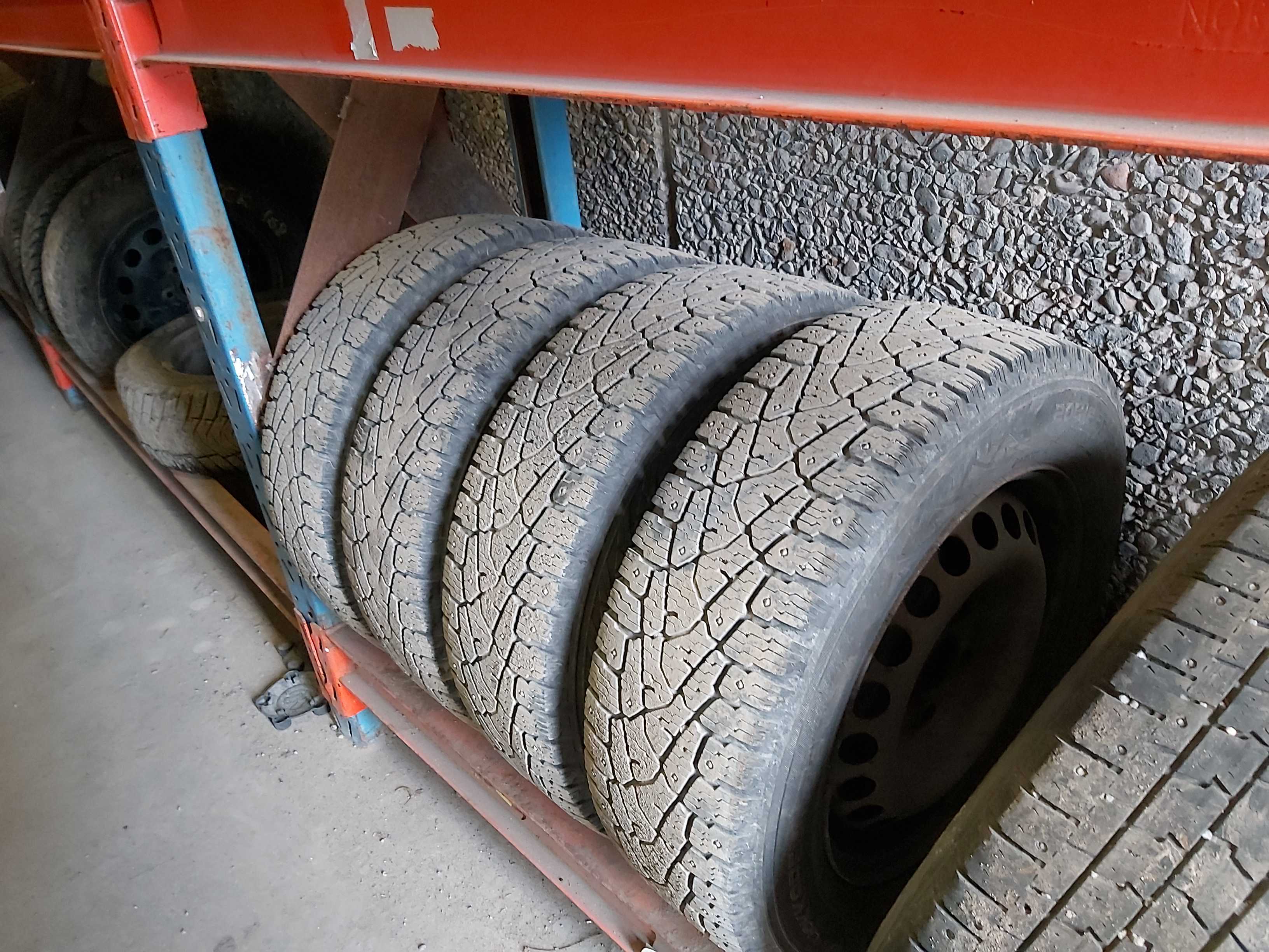 Tire storage with scaffolding for tires - PS Auction - We value the ...