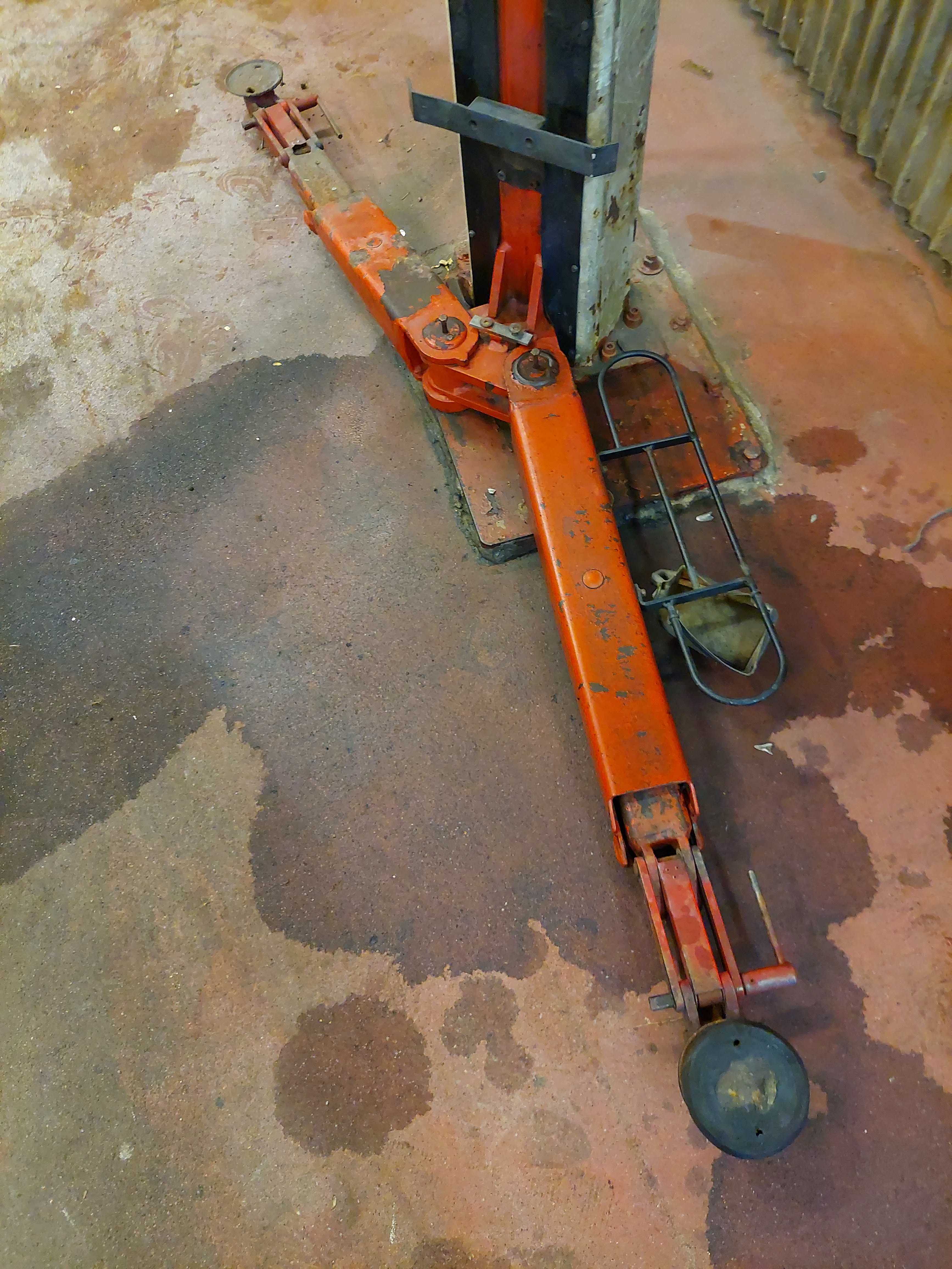 2-pillar lift 3.2 tons - PS Auction - We value the future - Largest in ...