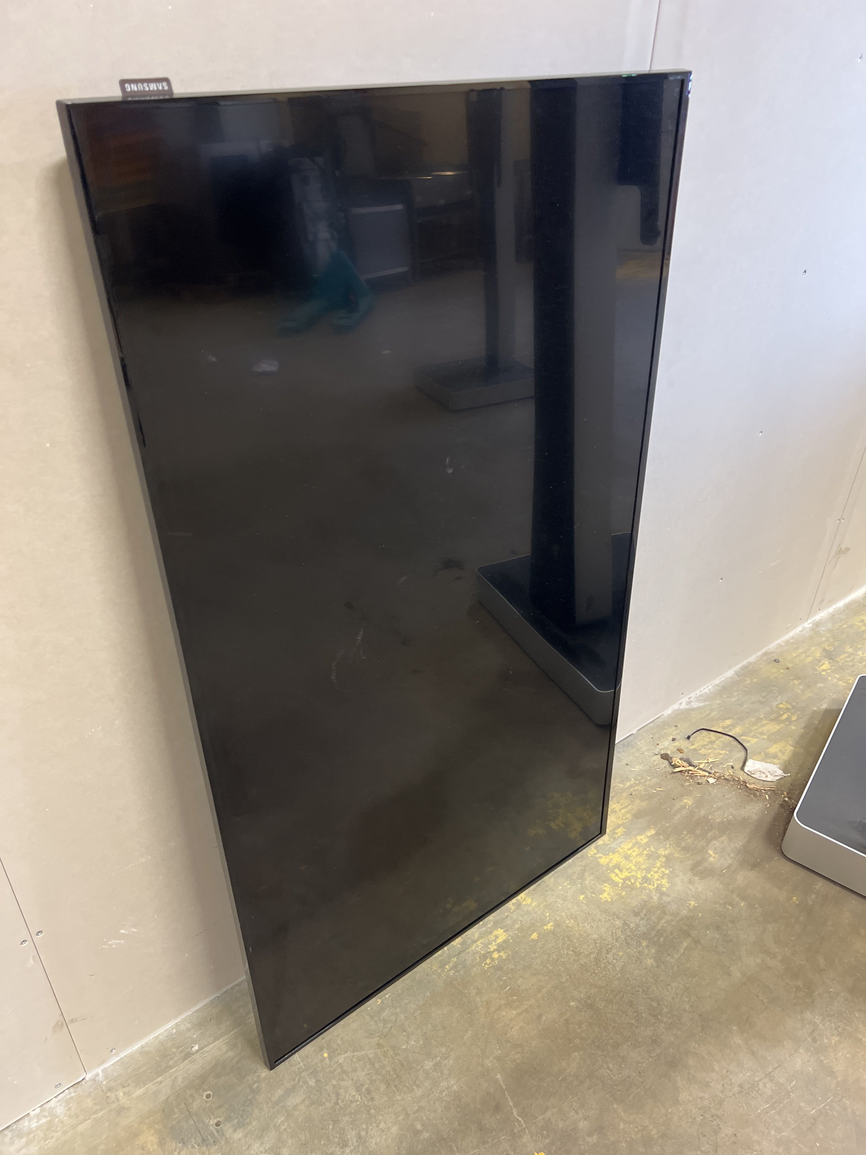 Display screen 55" on stand with wheels - Samsung DB55E - PS Auction ...