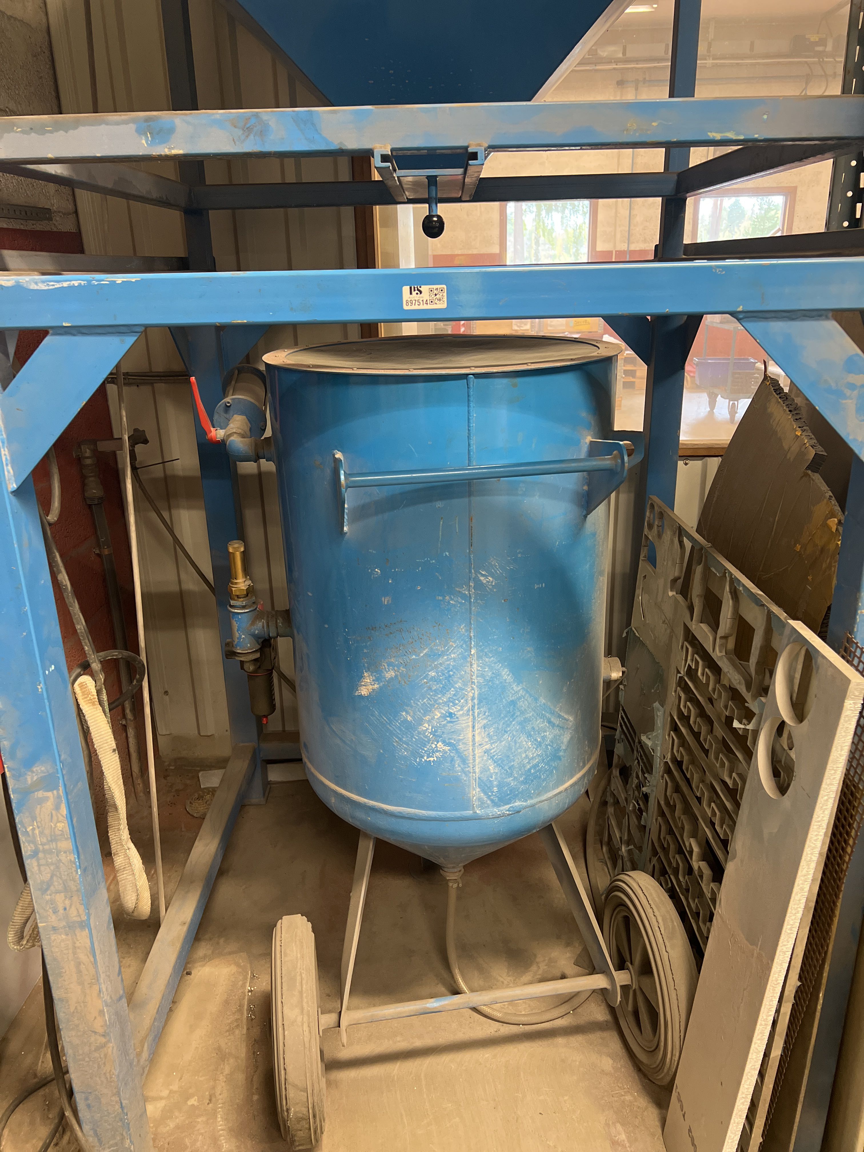 Sand pocket with pressure vessel - PS Auction - We value the future ...