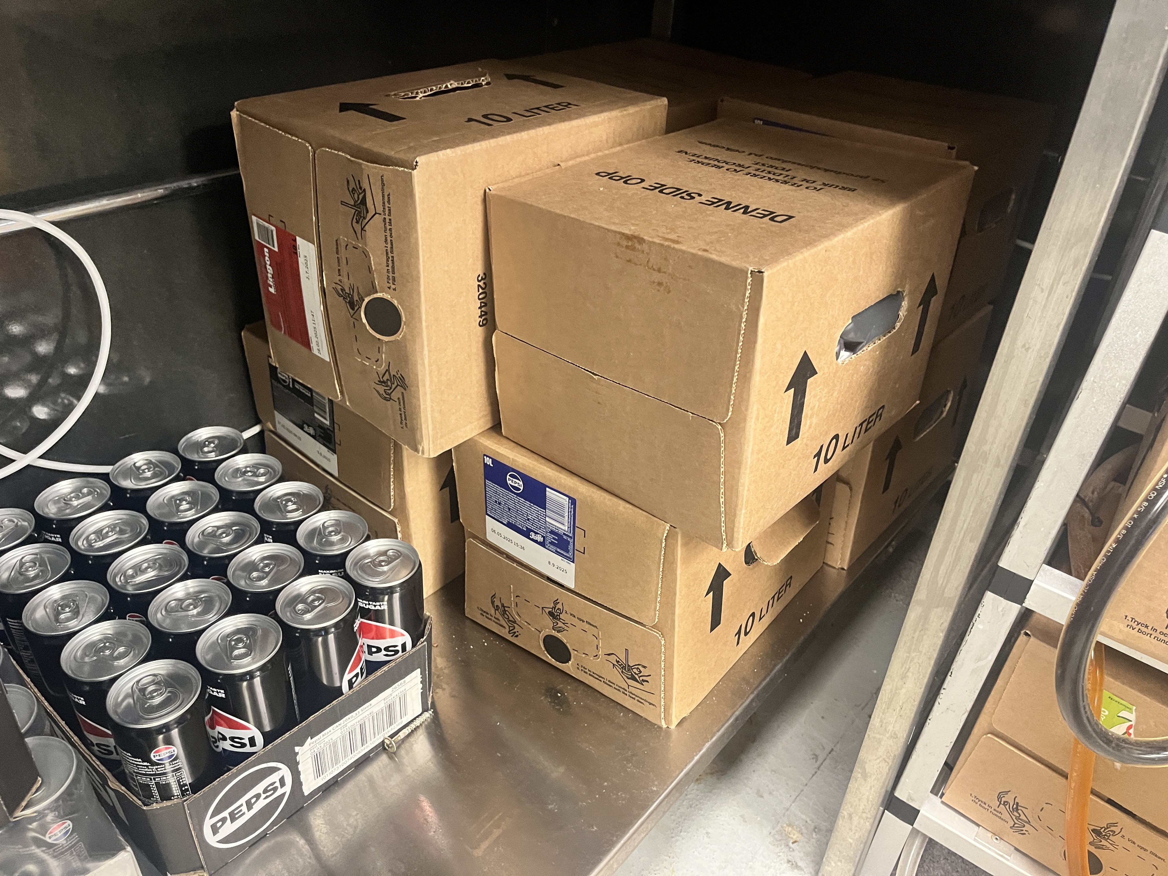 Dryck - Burkar Pepsi samt mixer till drickfontän - Auktioner online ...