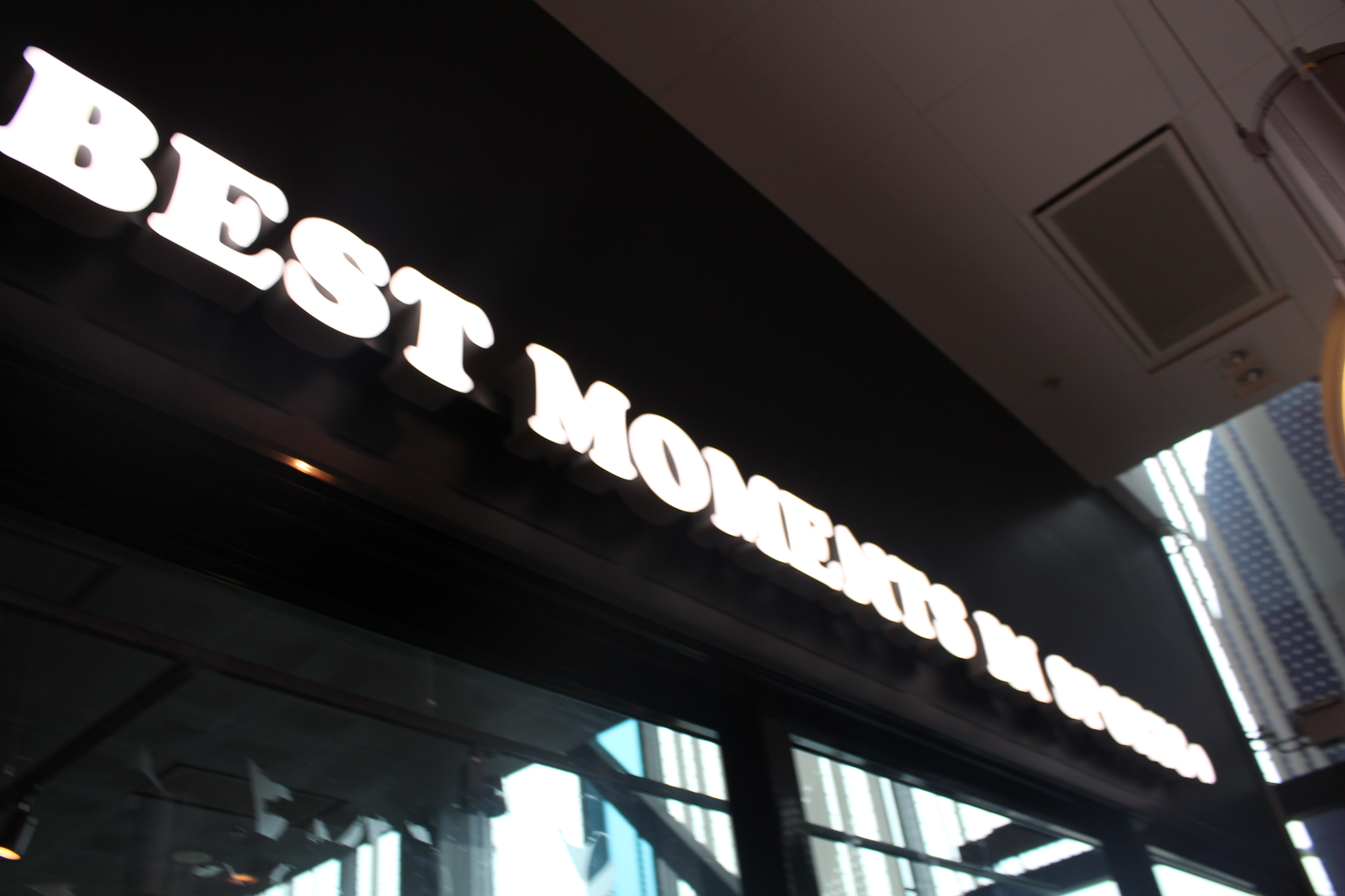 Belysta bokstäver "The best moments in sports" - Auktioner online ...