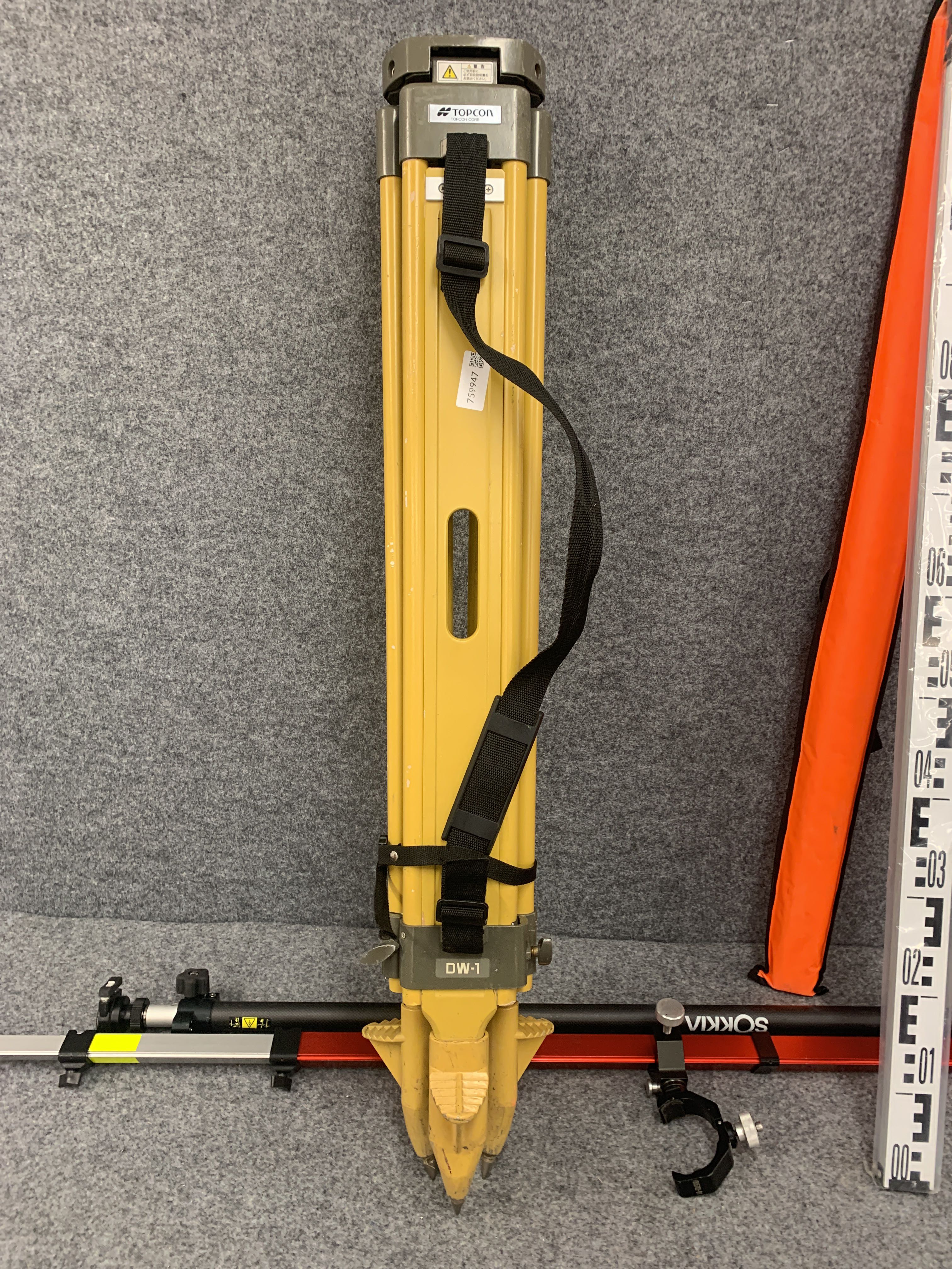 Tripod Topcon DW-1, telescopic stand 2pcs, digital ruler - PS Auction ...