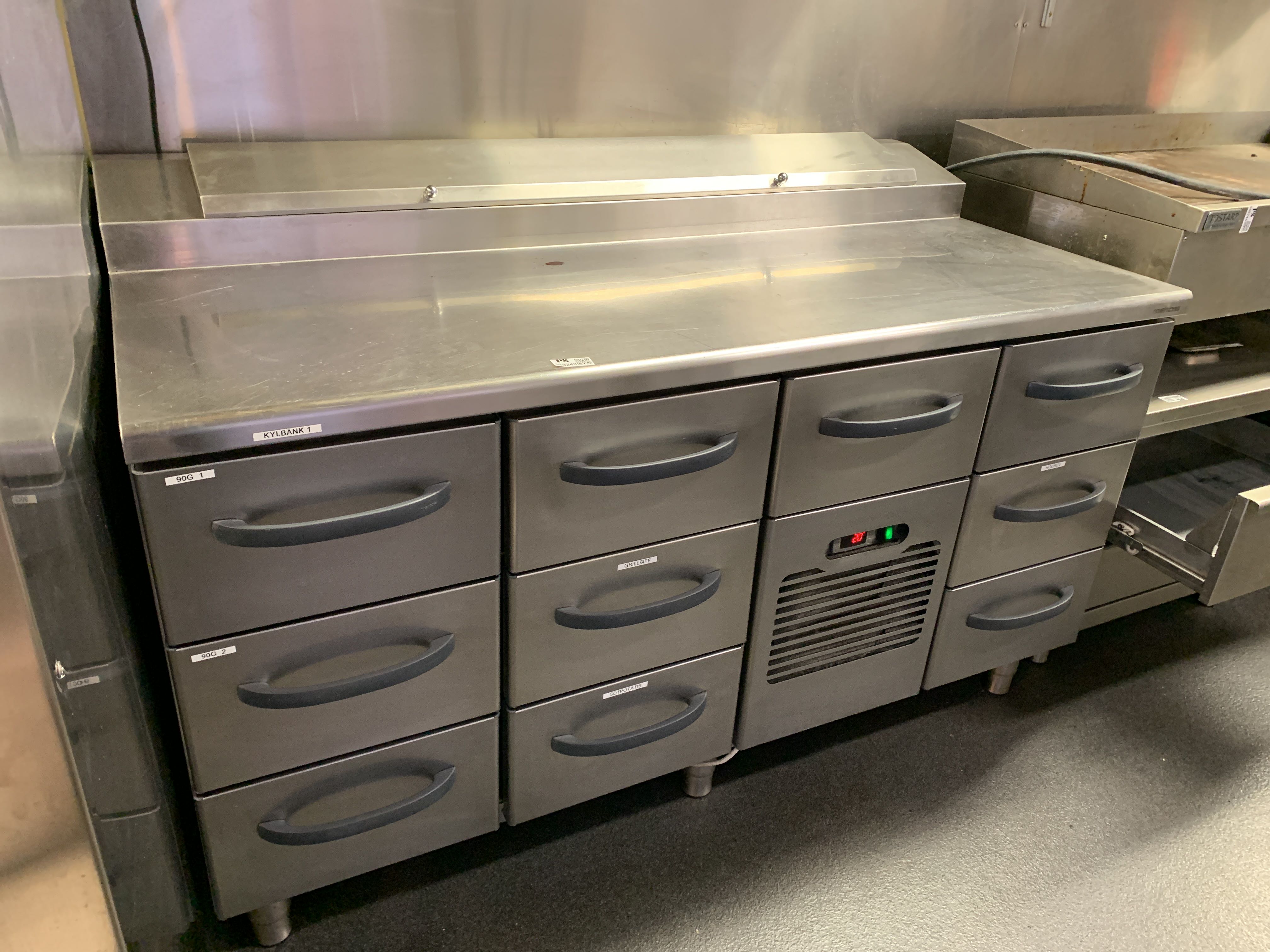 Cooling bench with ten drawers and cooling trough Metos -2017 - PS ...