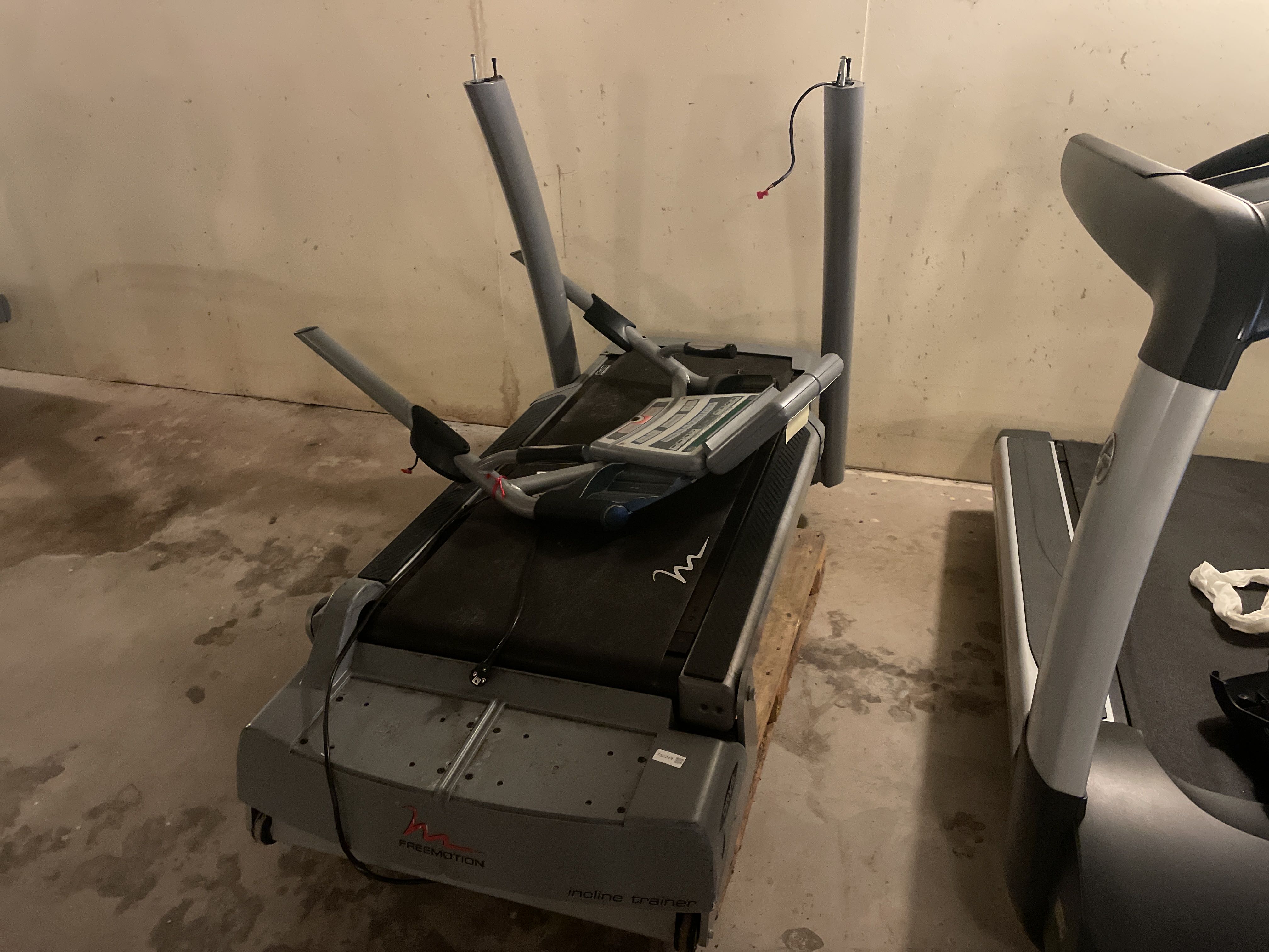 Treadmill Freemotion treadmill incline trainer - PS Auction - We value ...