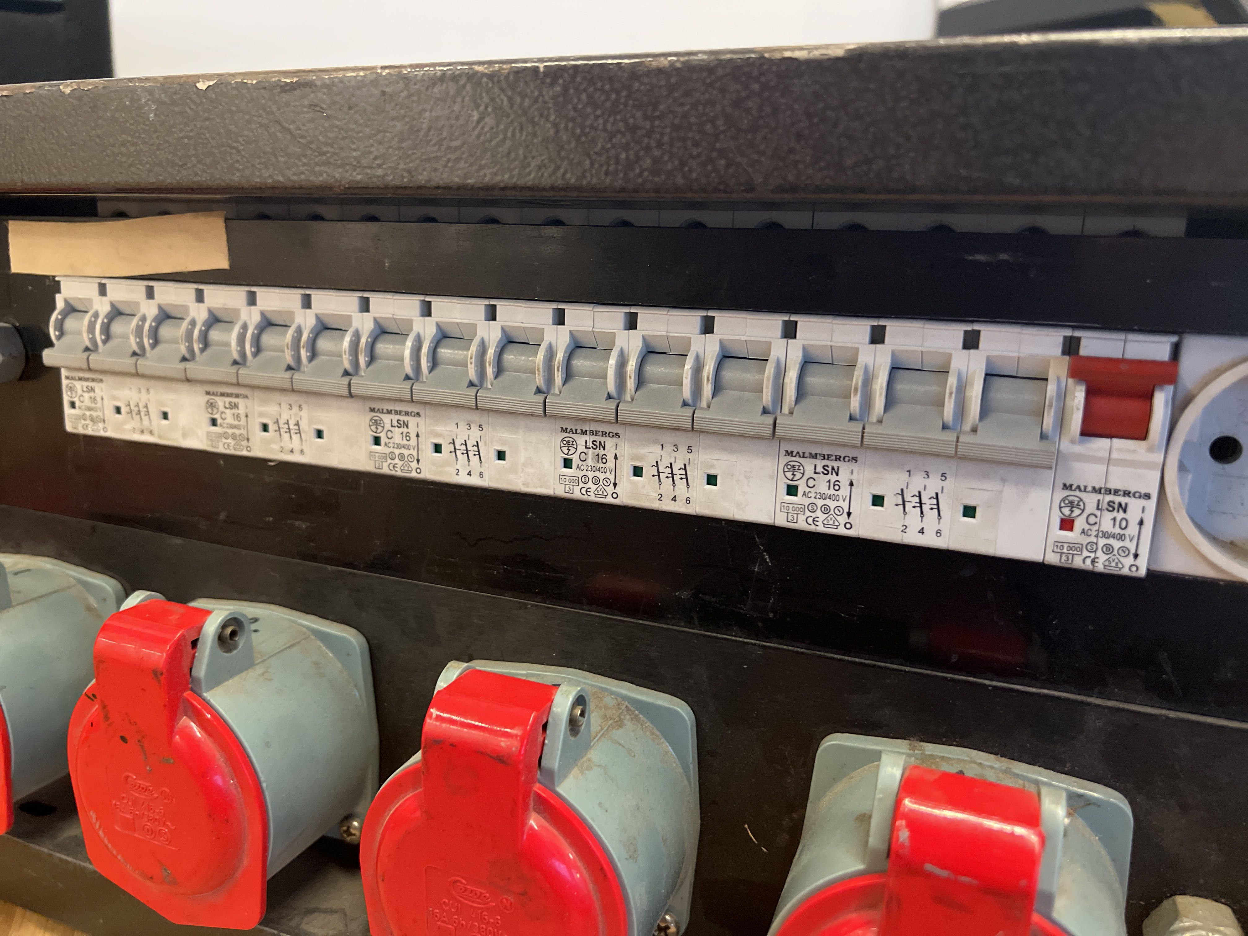 High current cables and electrical panel with fuses - PS Auction - We ...