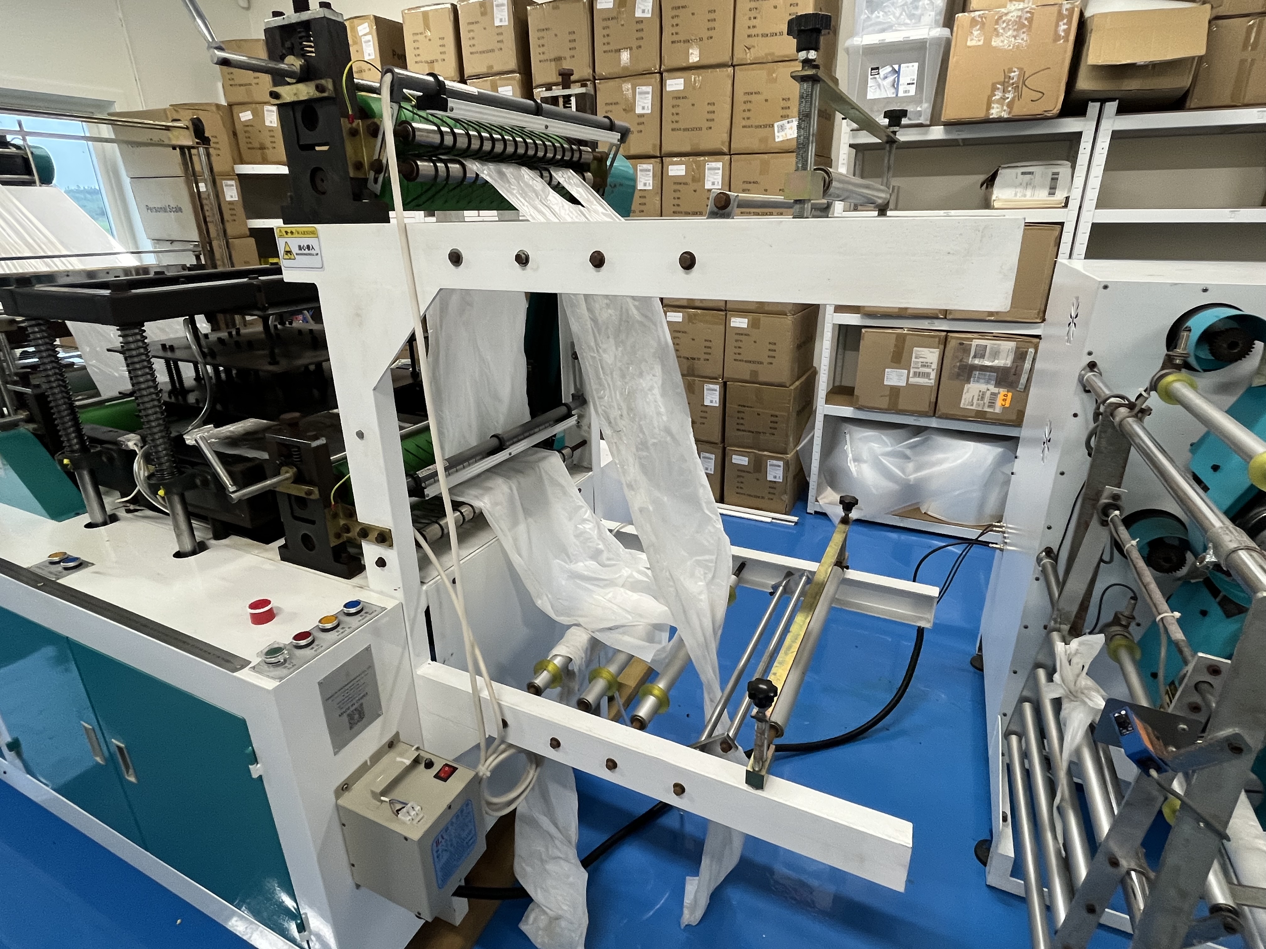 Tillverkningsmaskin plastförkläden, Paragon Machine - Auktioner online ...