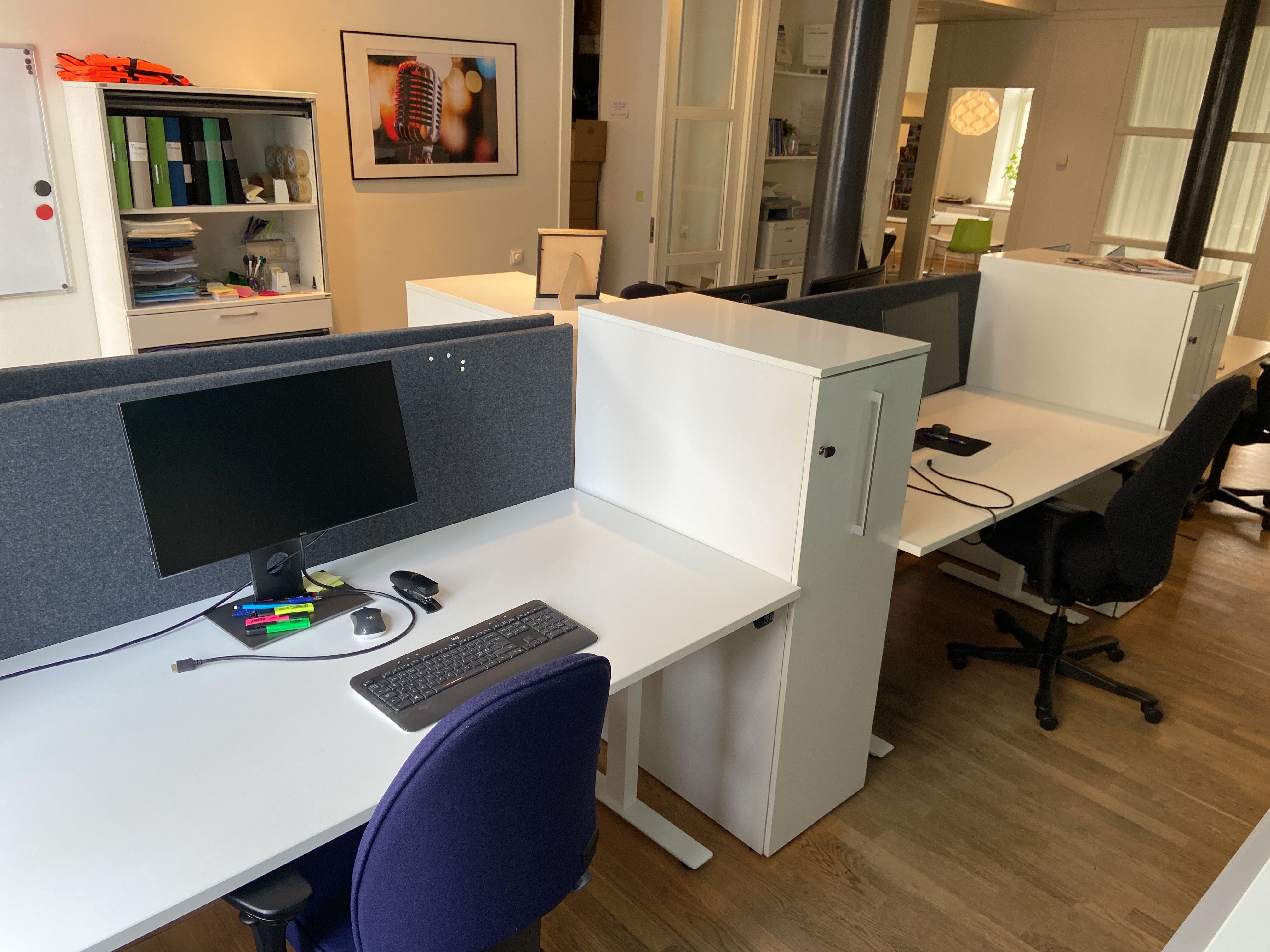 Furniture from office landscape, 7 desks, office chairs and more - PS ...