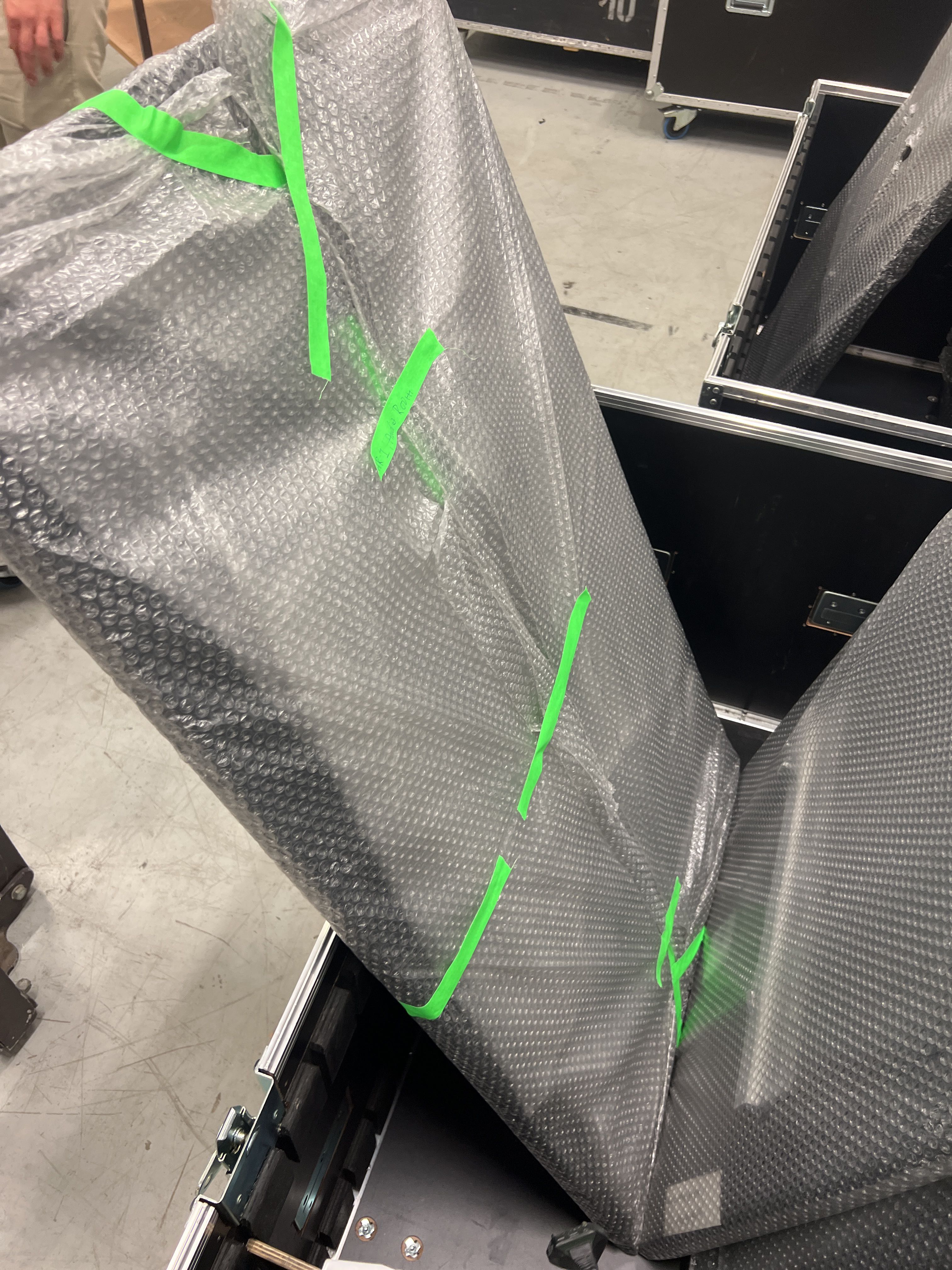 Screens 3 pcs with transport box - LG, Samsung and NEC - PS Auction ...