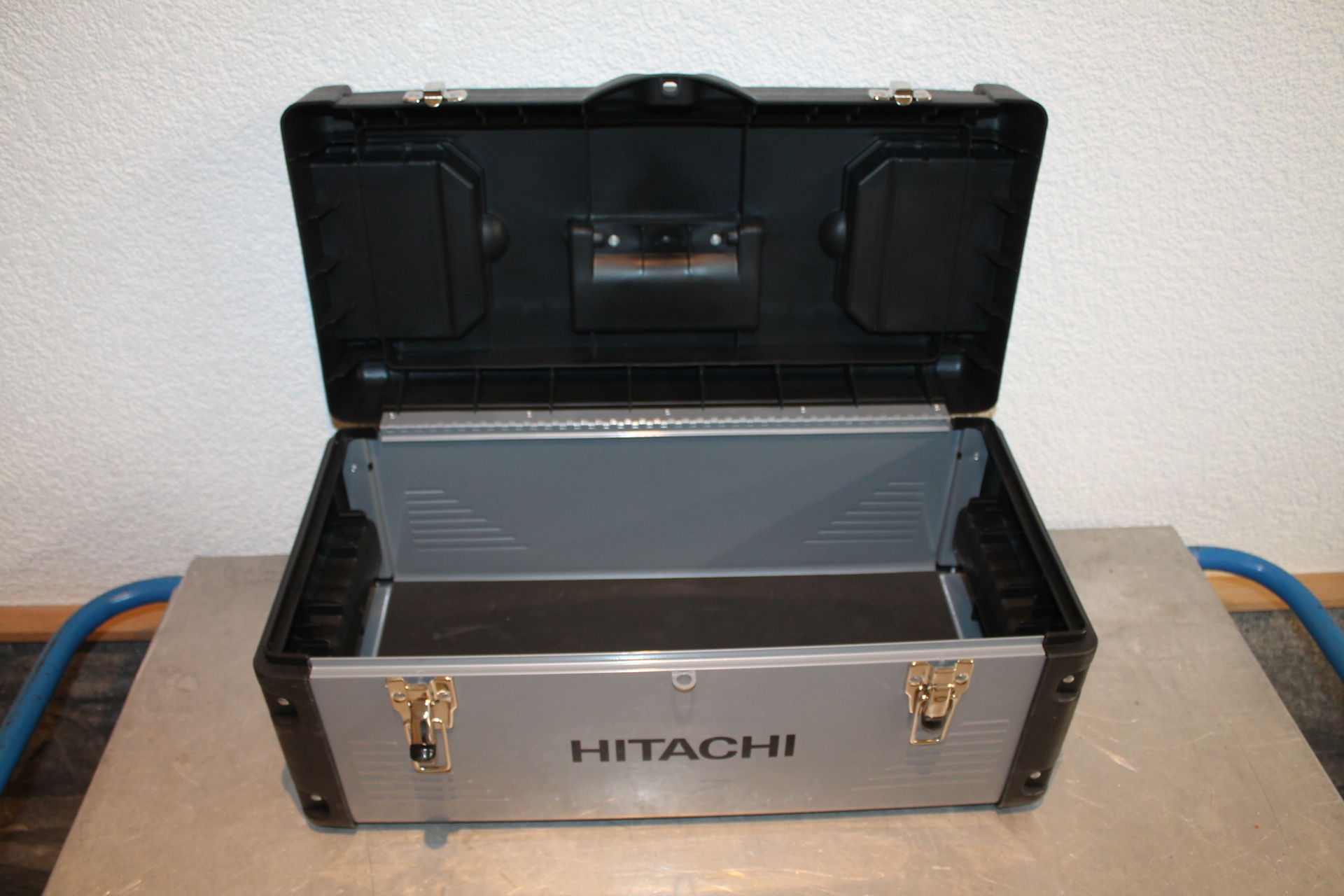 Construction Bag and Bits, screw putty - PS Auction - We value the ...