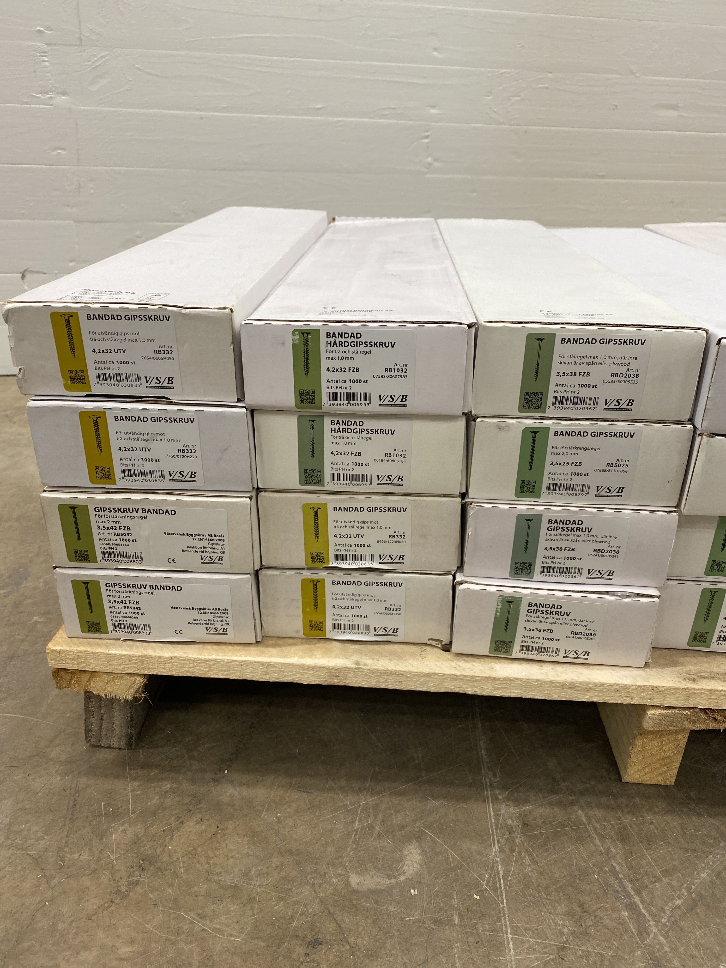 Assortment with banded plaster screw - PS Auction - We value the future ...