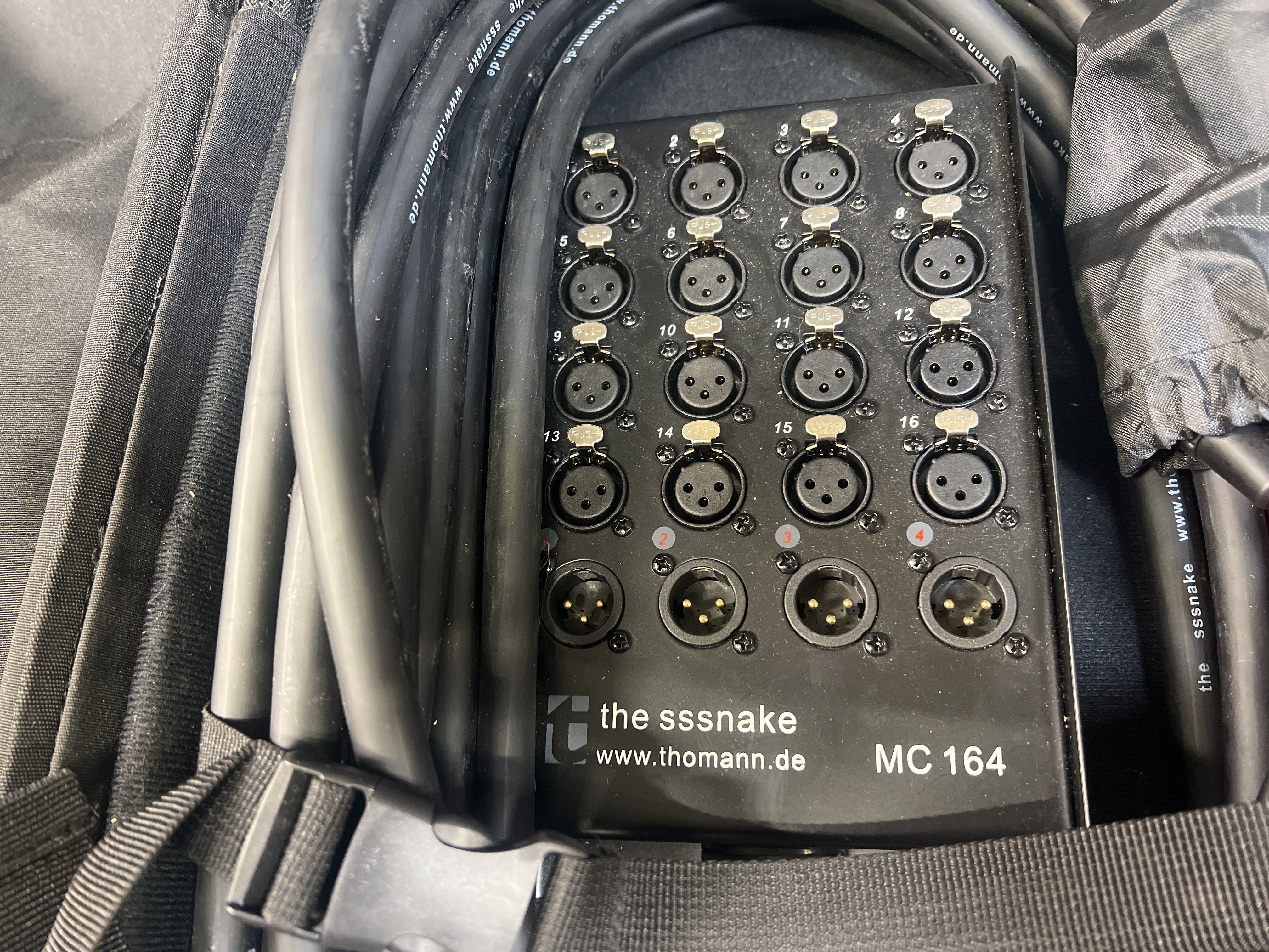 Multikabel med scenlåda - Auktioner online - Nätauktioner ...