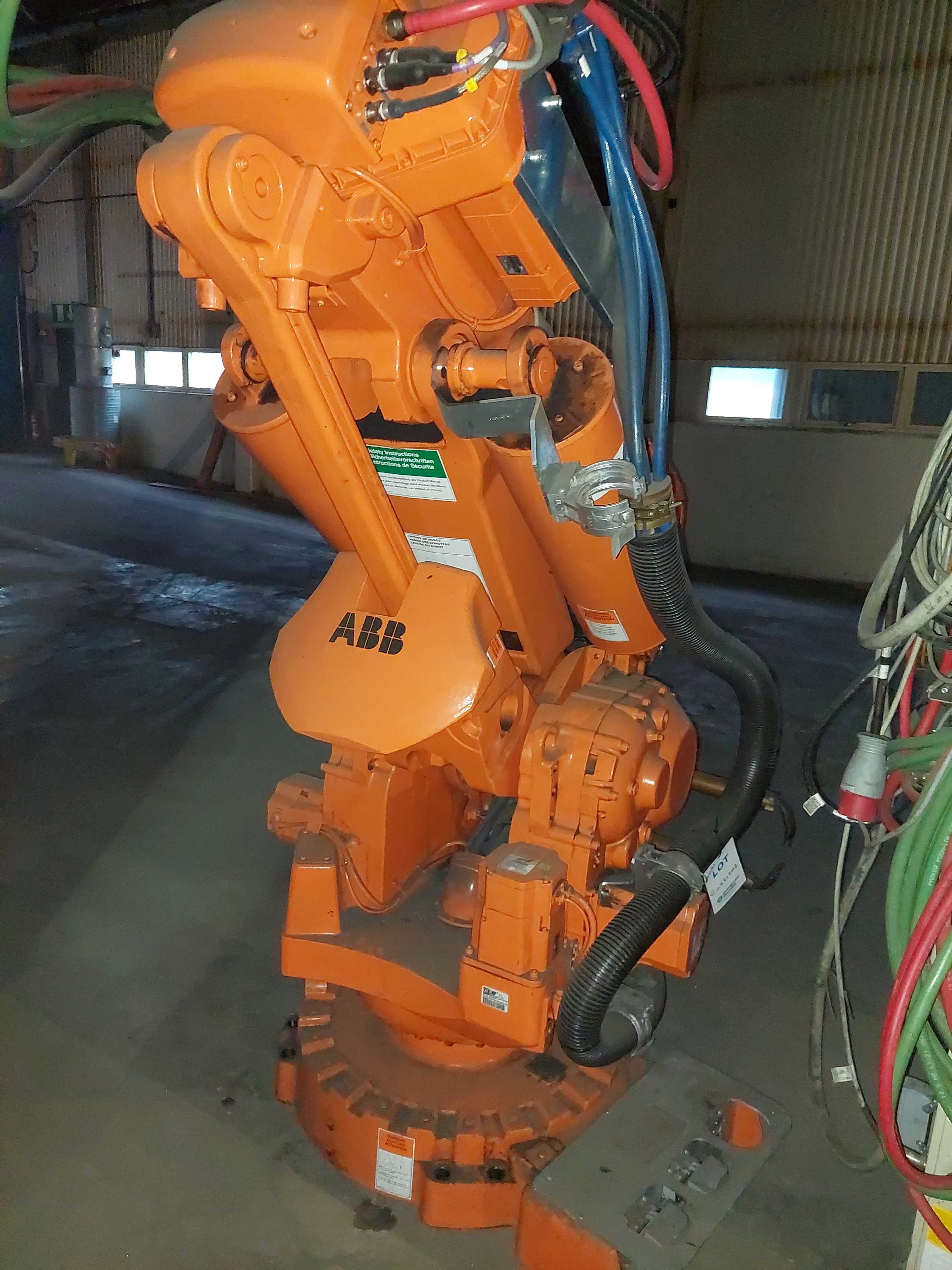 Industrial robot ABB IRB6400RM2000 with tools - PS Auction - We value ...