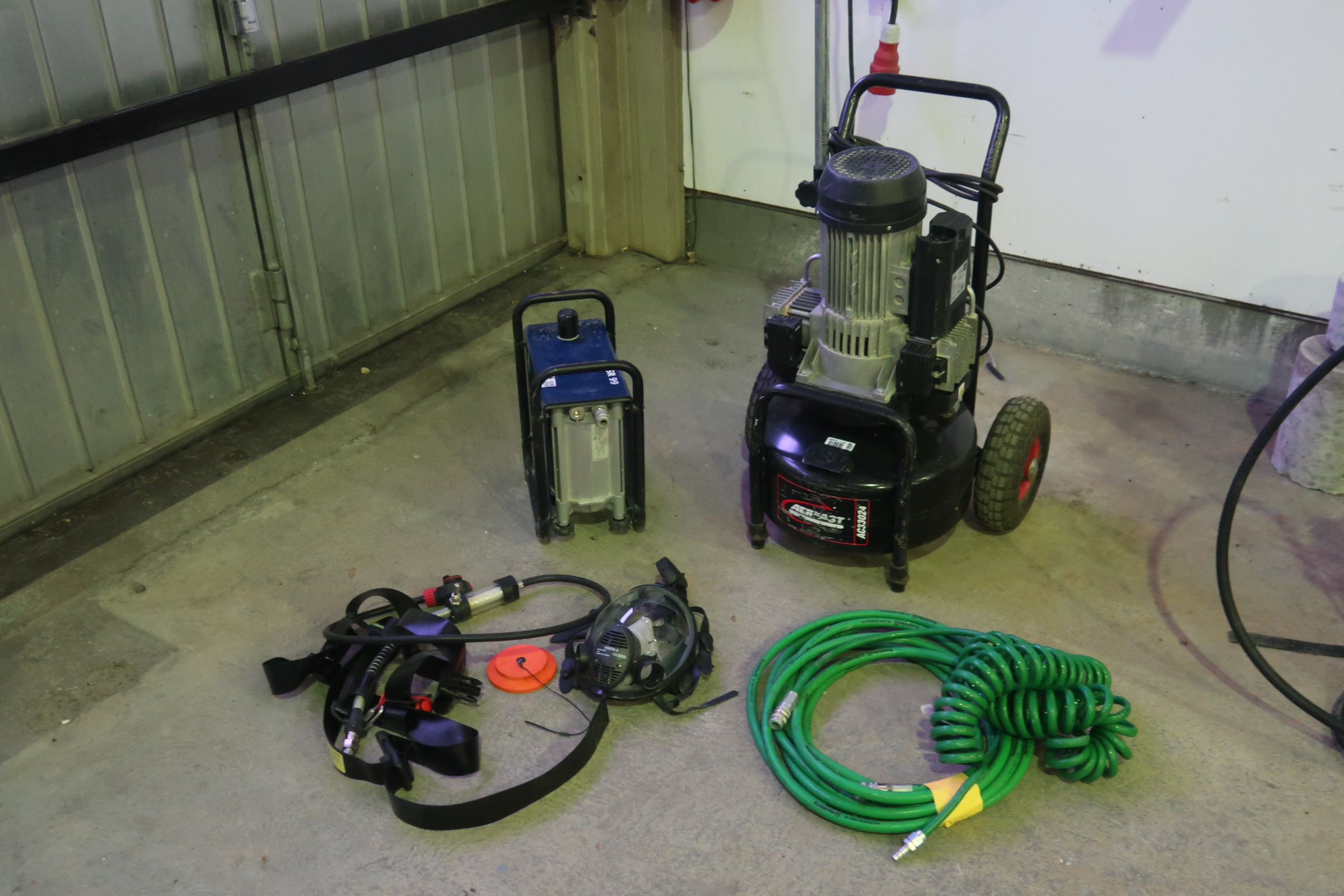 Aerfast compressor, Sundström truck air filter and Scott fresh air mask ...