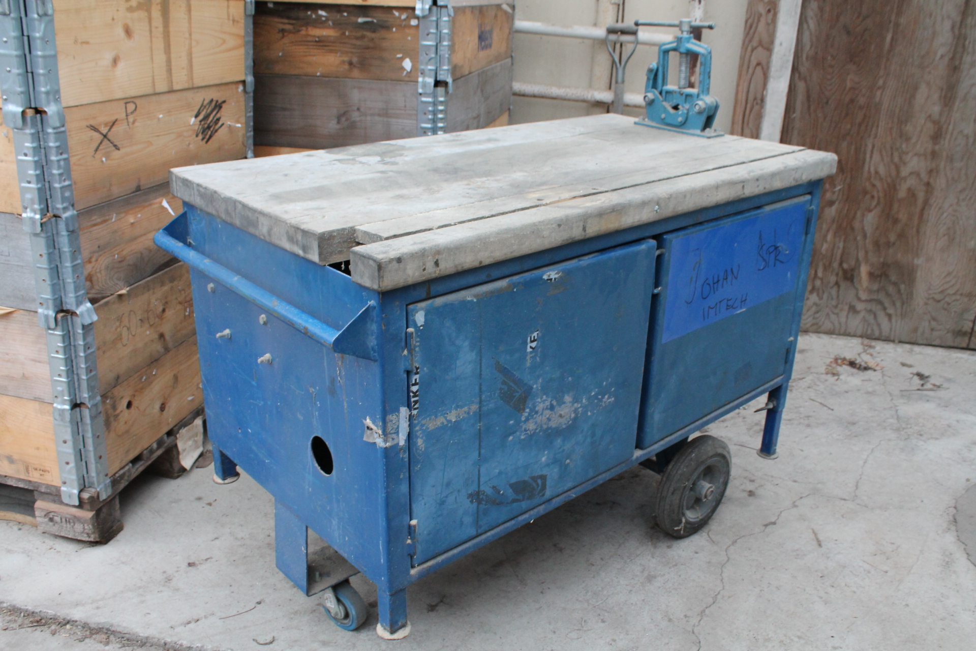 Arbetsbänk på hjul - Auktioner online - Nätauktioner & Konkursauktioner ...