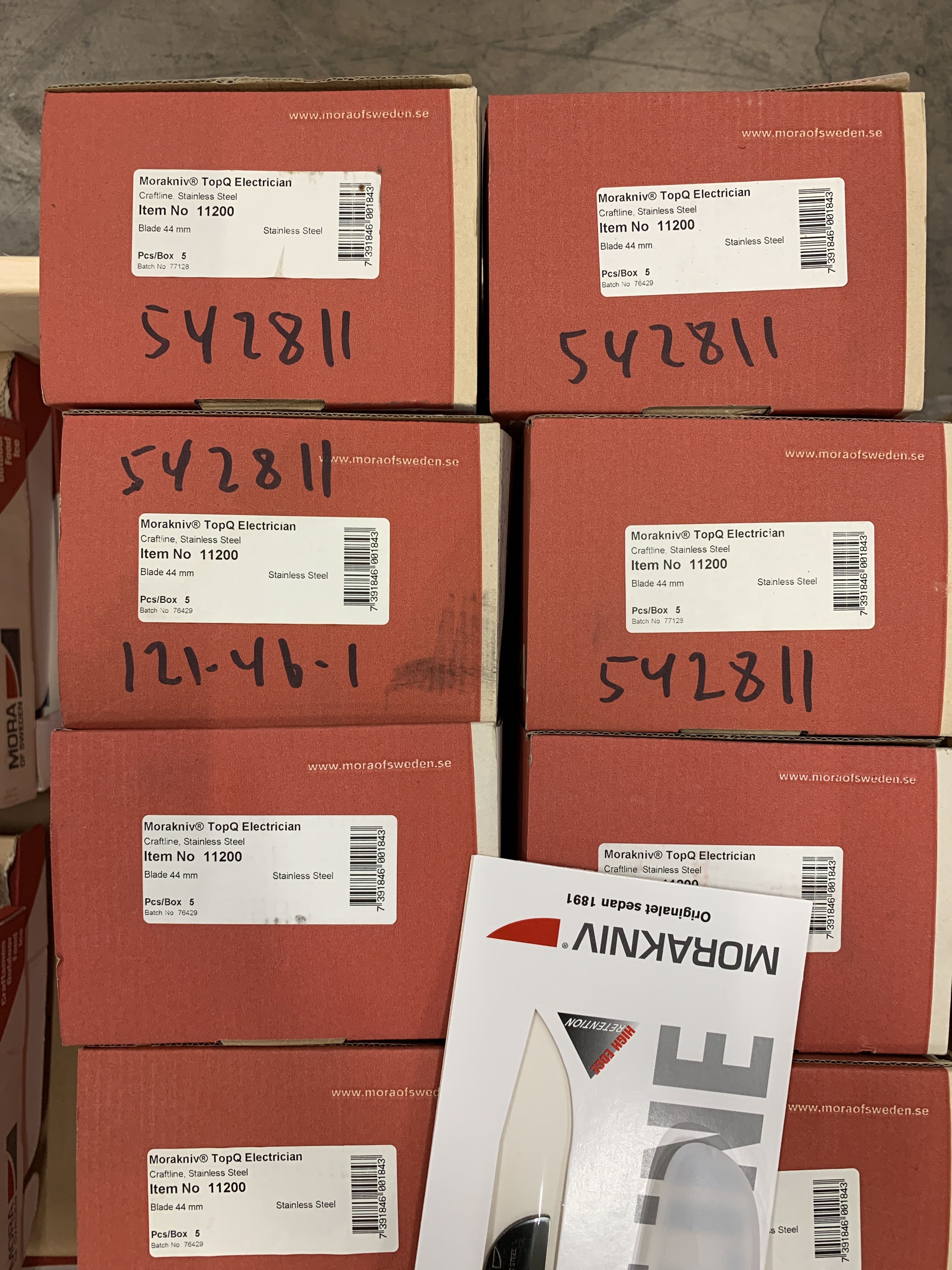 Stort sortiment med knivar - Auktioner online - Nätauktioner ...