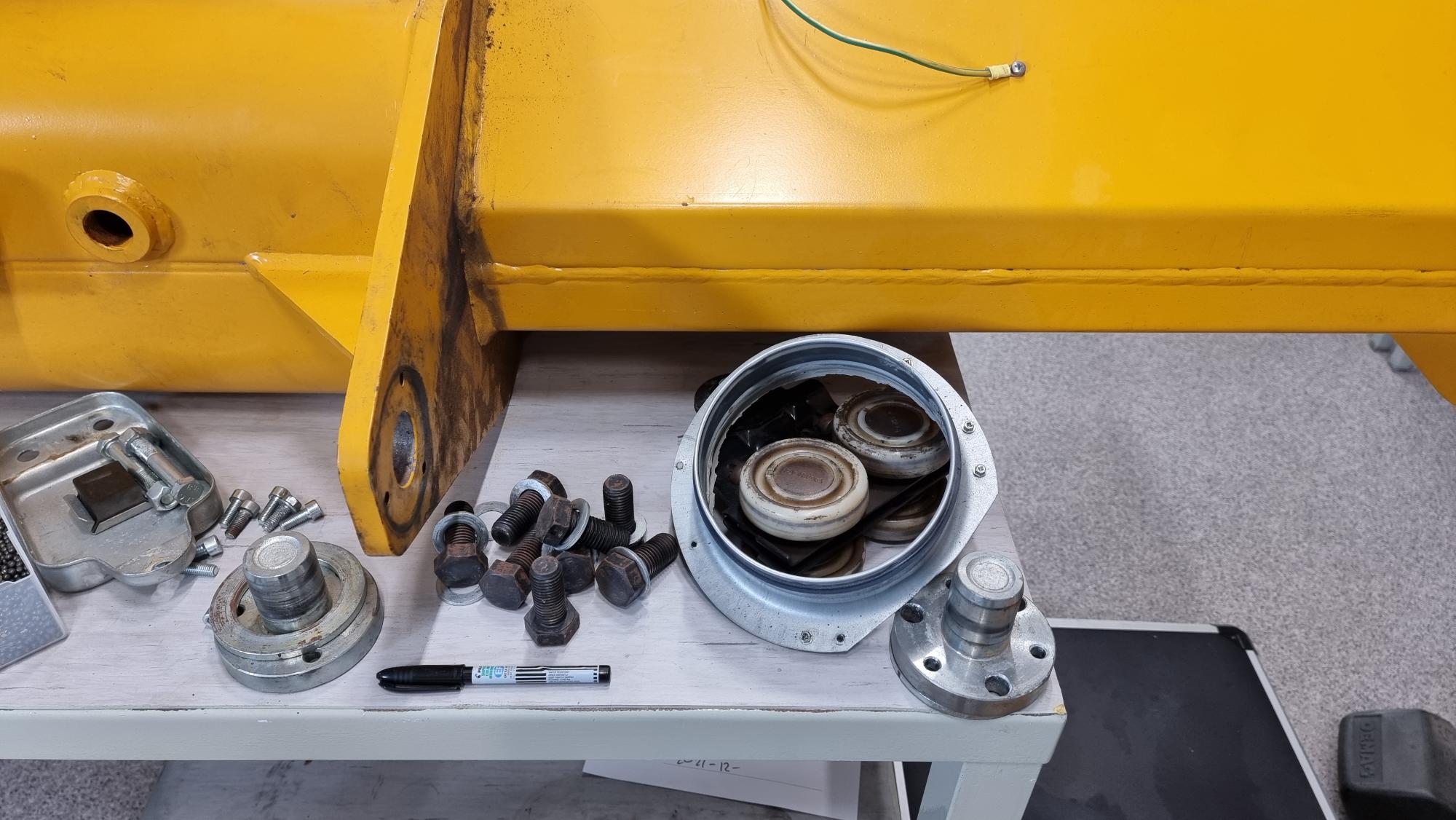 Slewing column crane DEMAG 200 kg Electric chain hoist - PS Auction ...