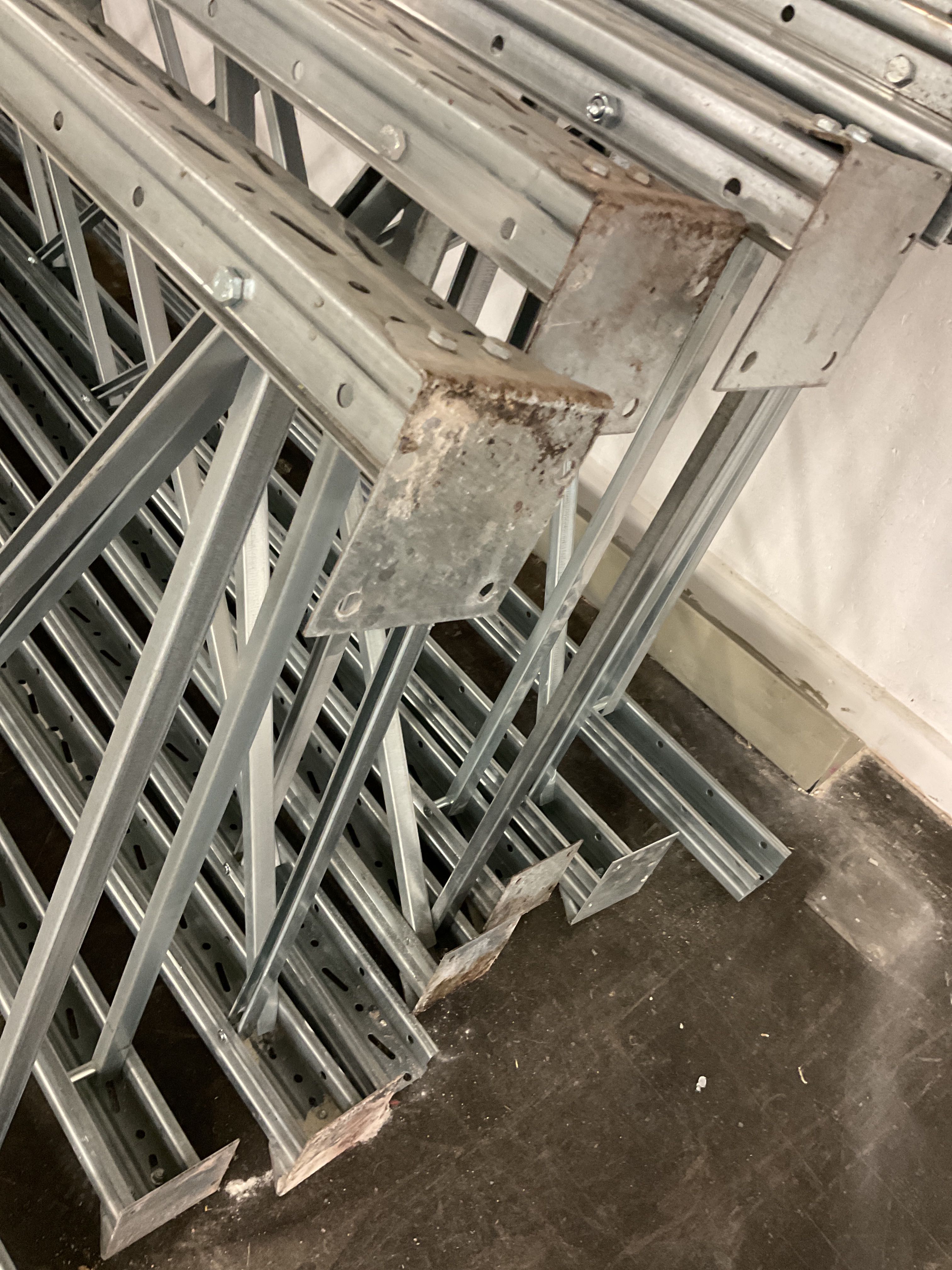 36 pcs. ladders pallet racks - PS Auction - We value the future ...