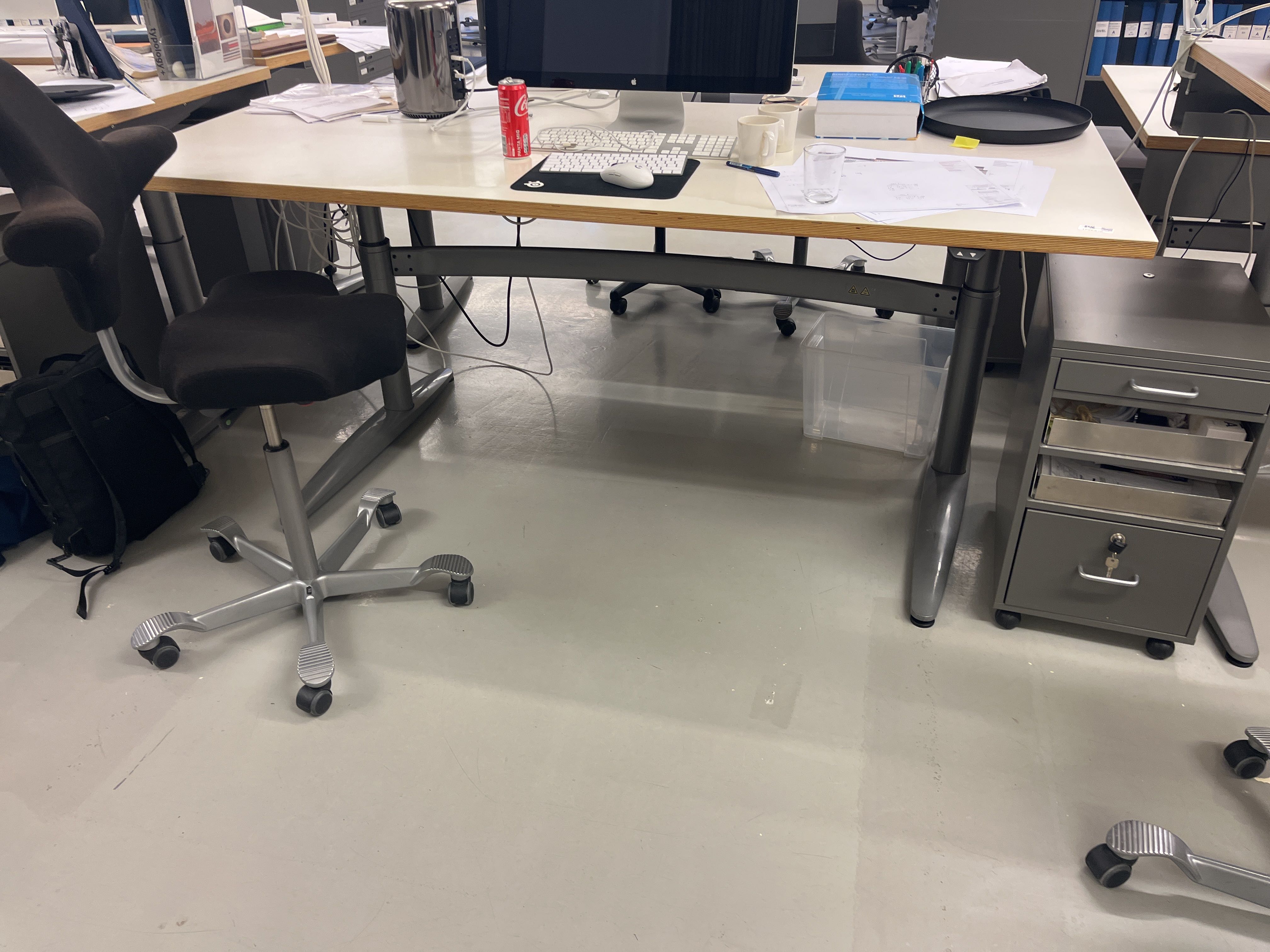 Office space - Raised & Lowerable Desk & office chair - PS Auction - We ...