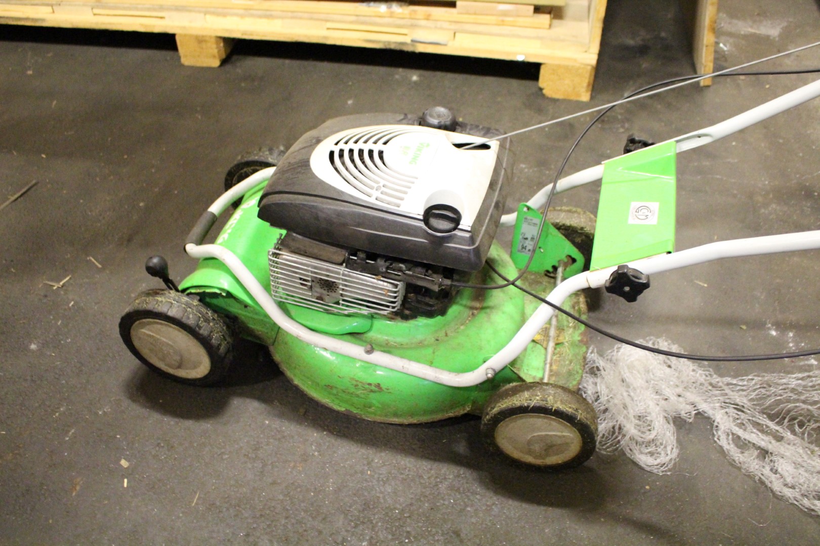 Gräsklippare Viking MB 2 RT och röjsåg Meec - Auktioner online ...