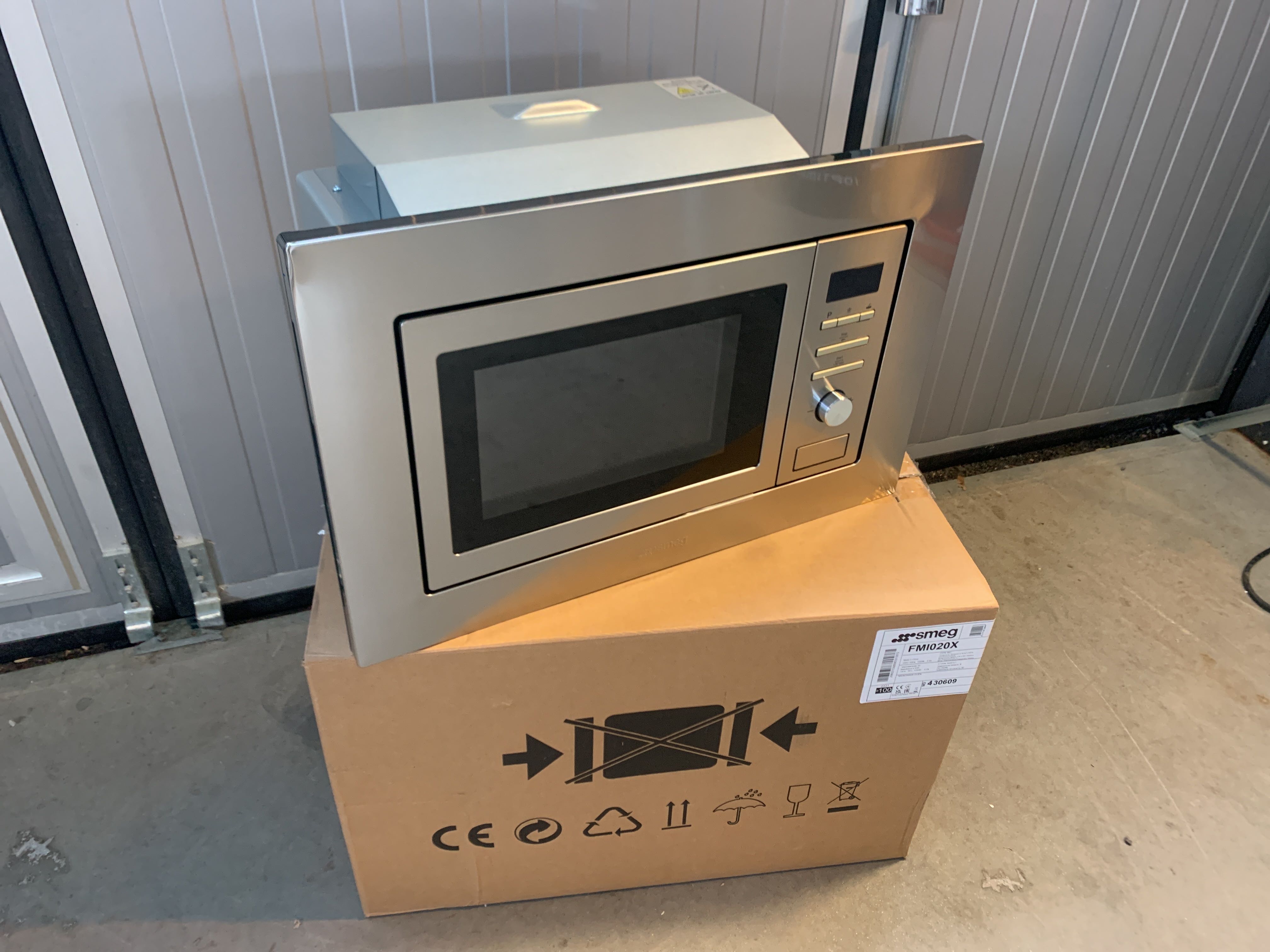 Smeg inbyggd mikrovågsugn FMI020X inbyggd - Auktioner online ...