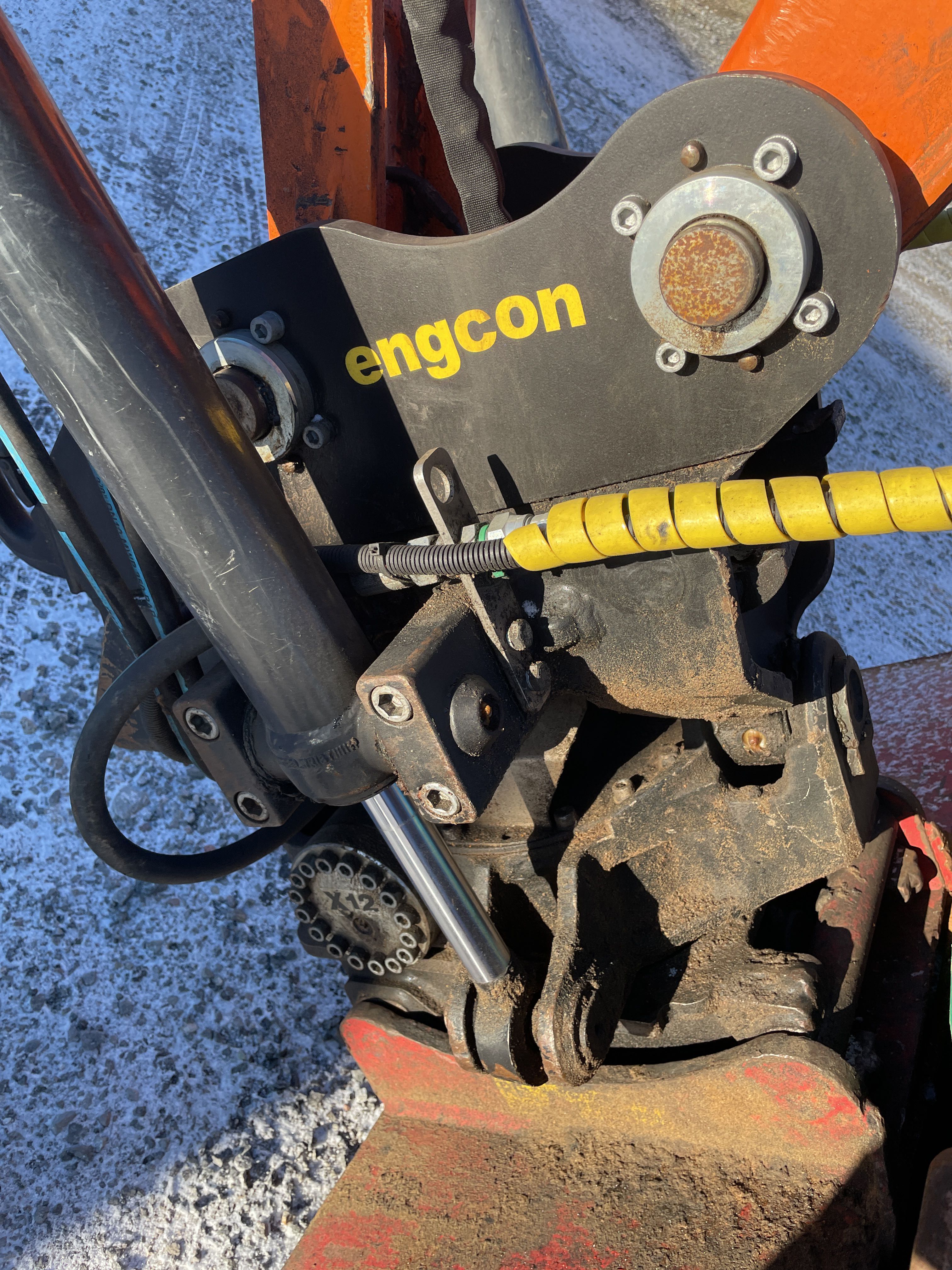 Doosan DX80R Grävmaskin -13 med rotor och skopor - Auktioner online ...