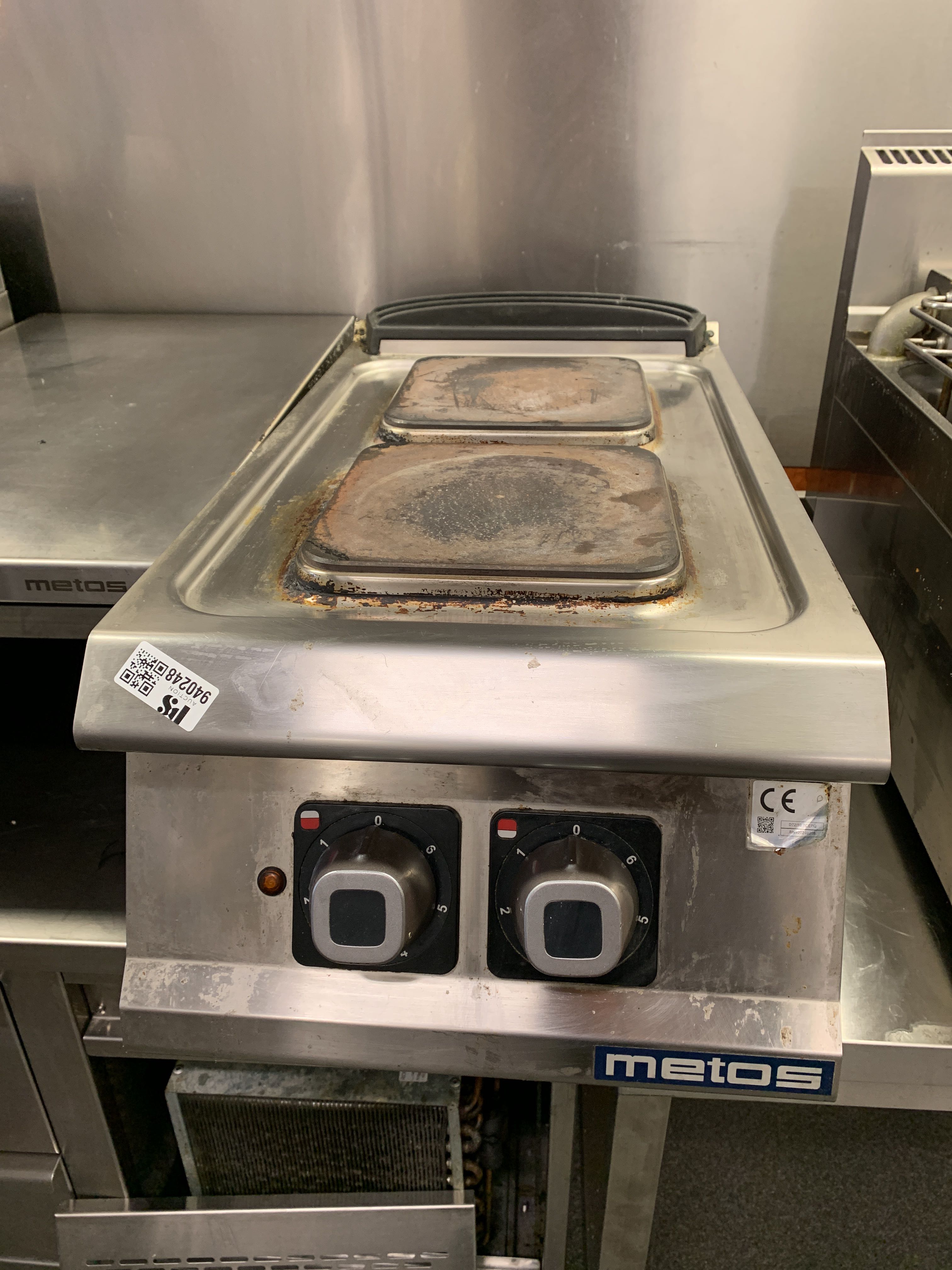 Restaurant stove bench model with two plates Metos - PS Auction - We ...