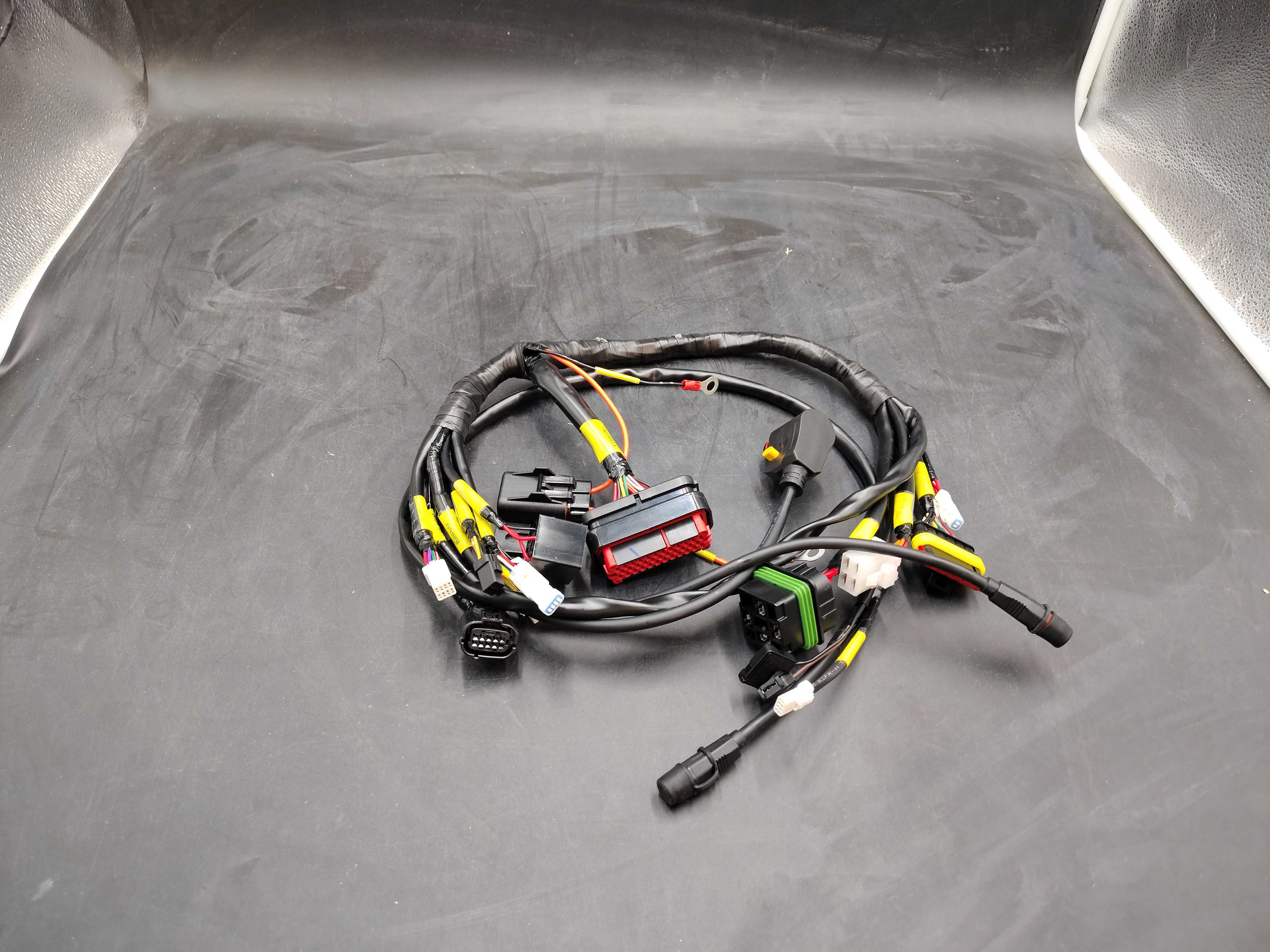 Cable harness head + 2 other cables – Cake Bukk - PS Auction - We value ...