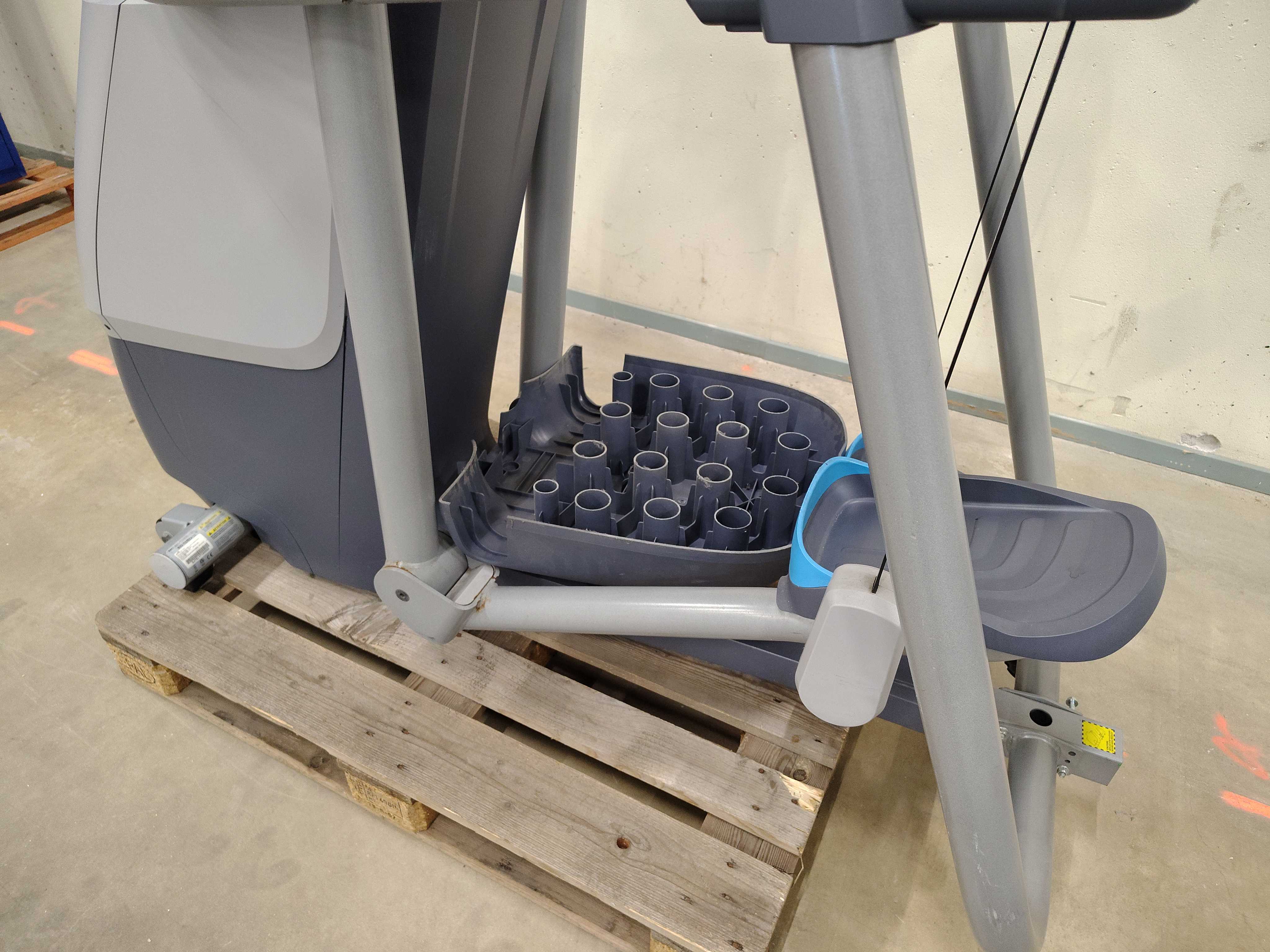 Crosstrainer AMT, Precor – Open Stride, training display - PS Auction ...