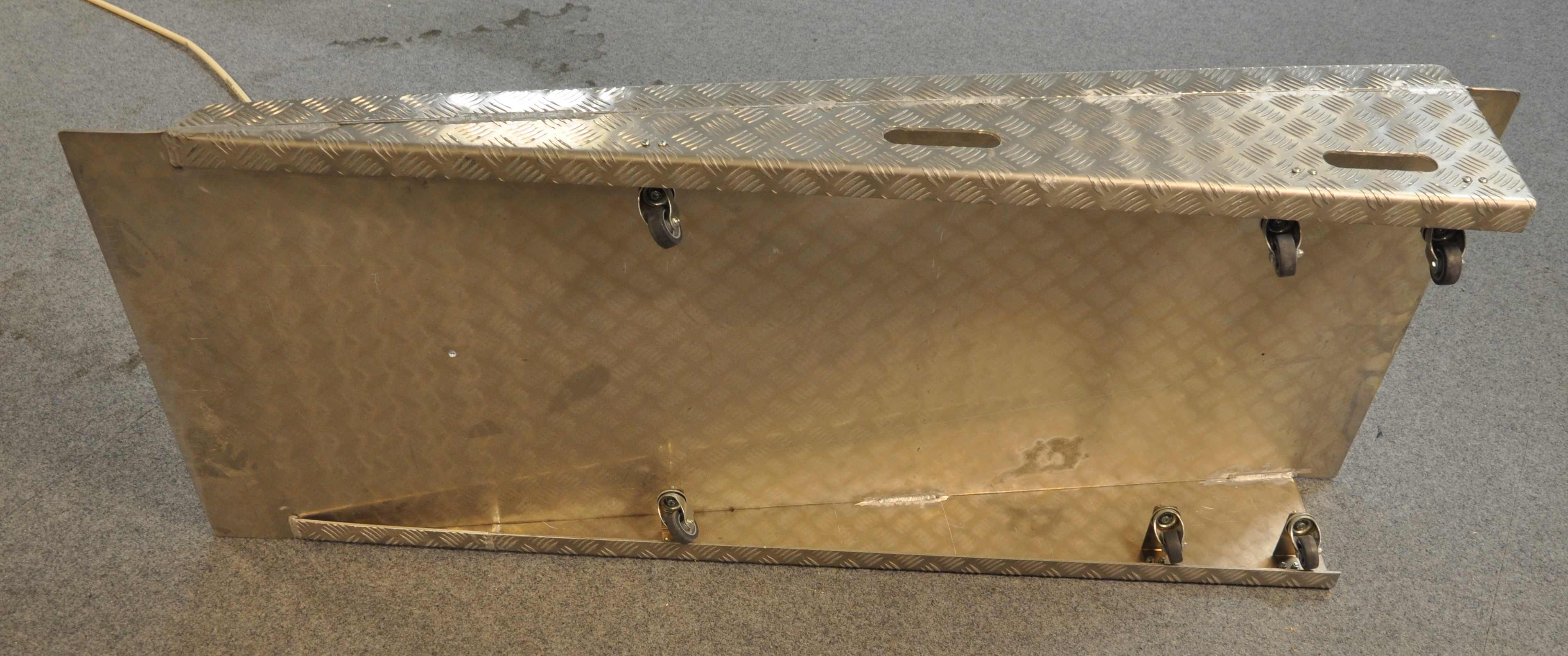 Ramp på hjul med dragstång - Auktioner online - Nätauktioner ...