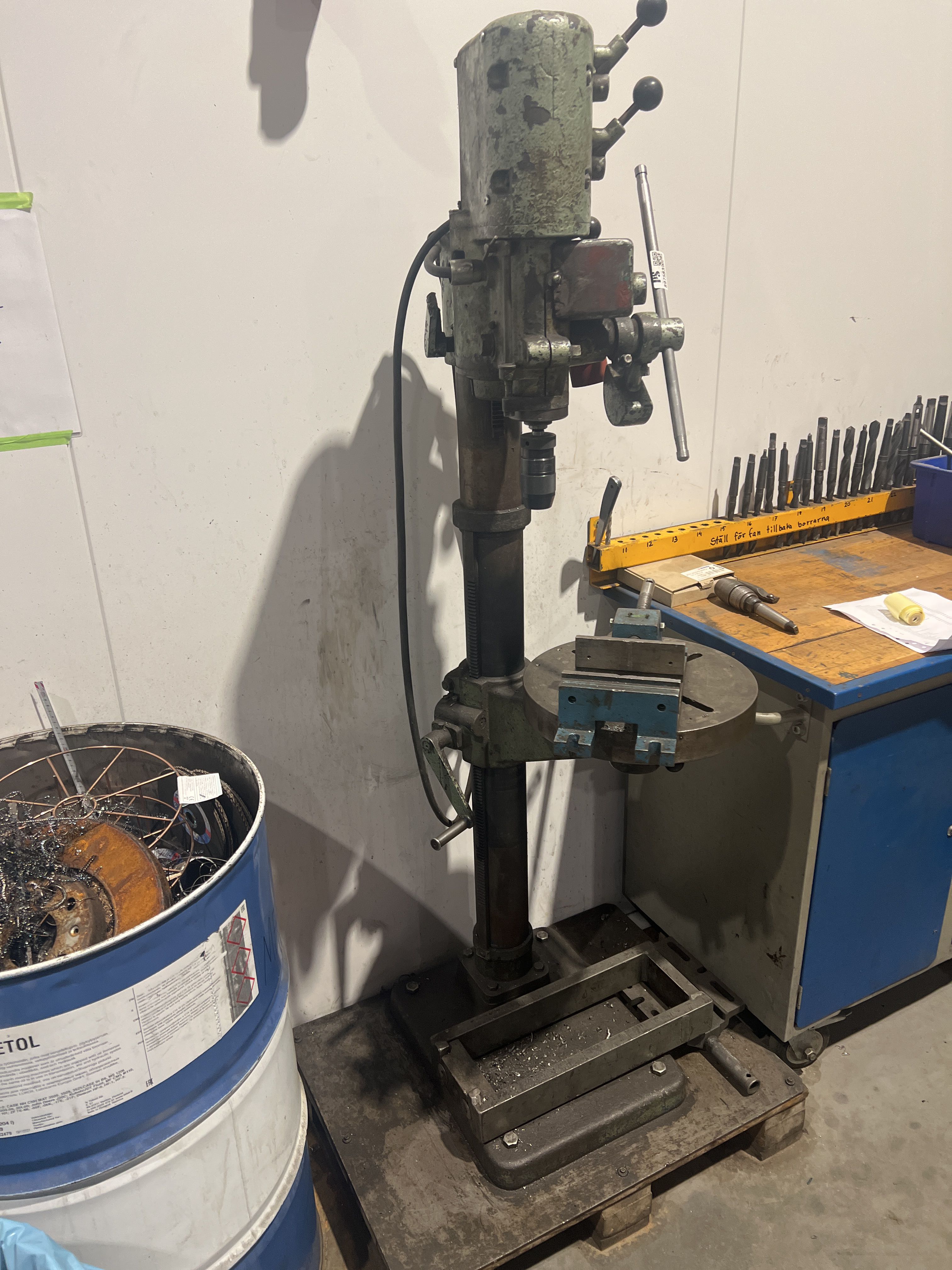 Arboga pelarborrmaskin W100 - Auktioner online - Nätauktioner ...