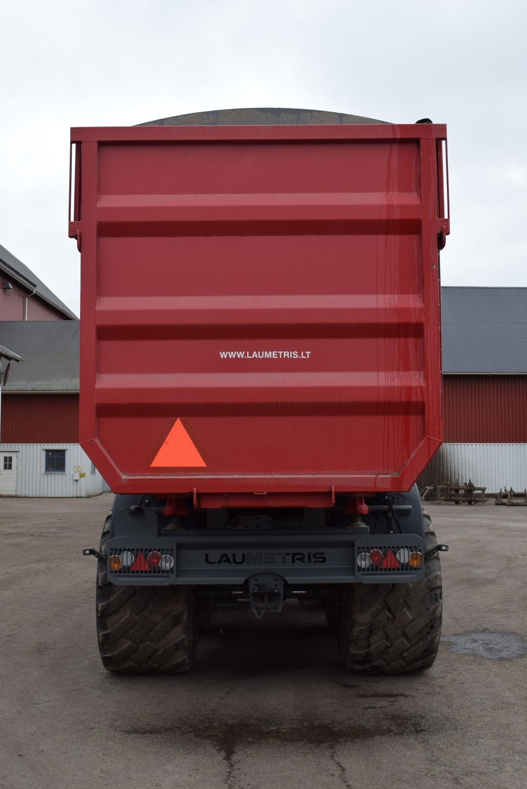 3-axle tractor trailer with rear tipping point (30 tonnes) Laumetris ...