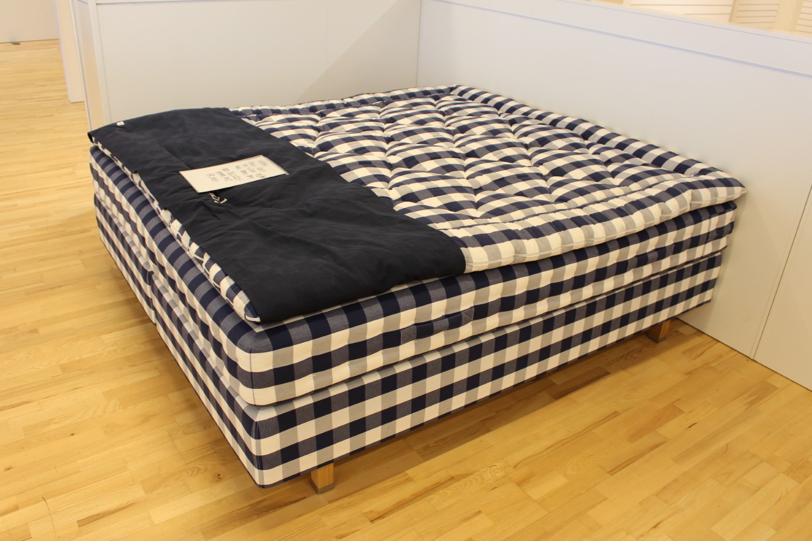 Säng, Hästens, Eala, 180x200, Demo ex - Nätauktioner & Konkursauktioner ...