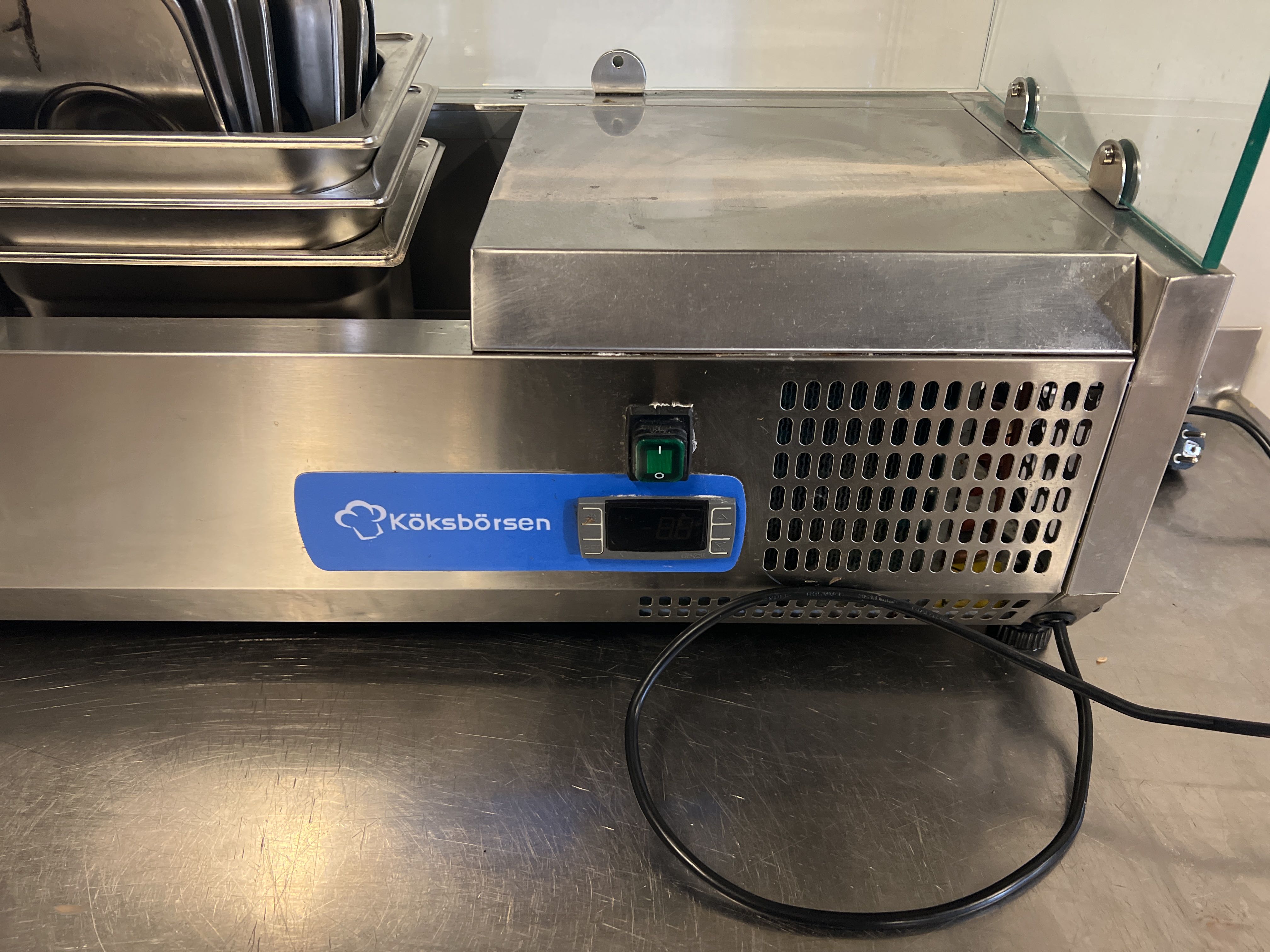 Cooling trough with canteens - PS Auction - We value the future ...