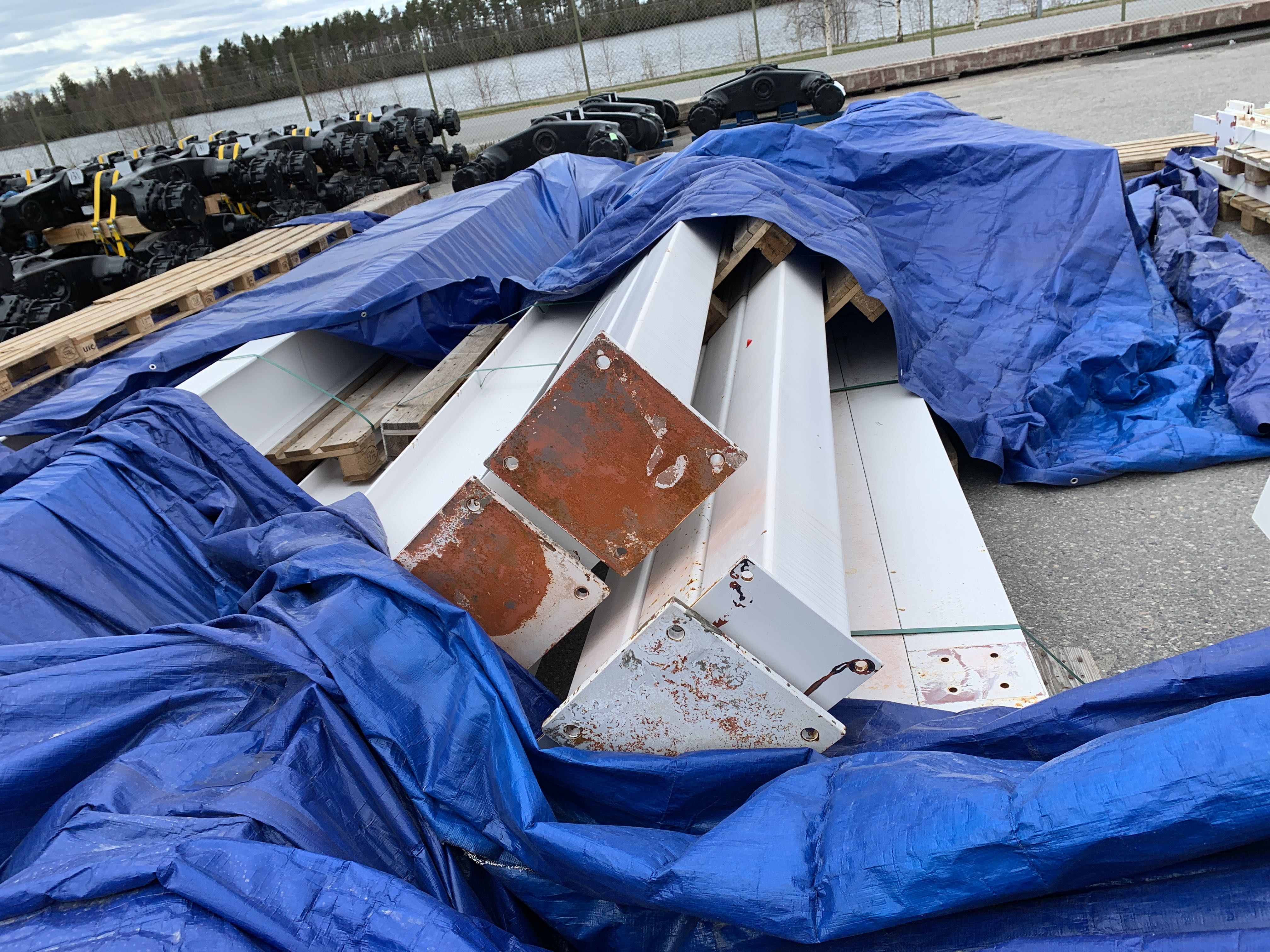 Beams and pillars for traverse tracks #Updated number # - PS Auction ...