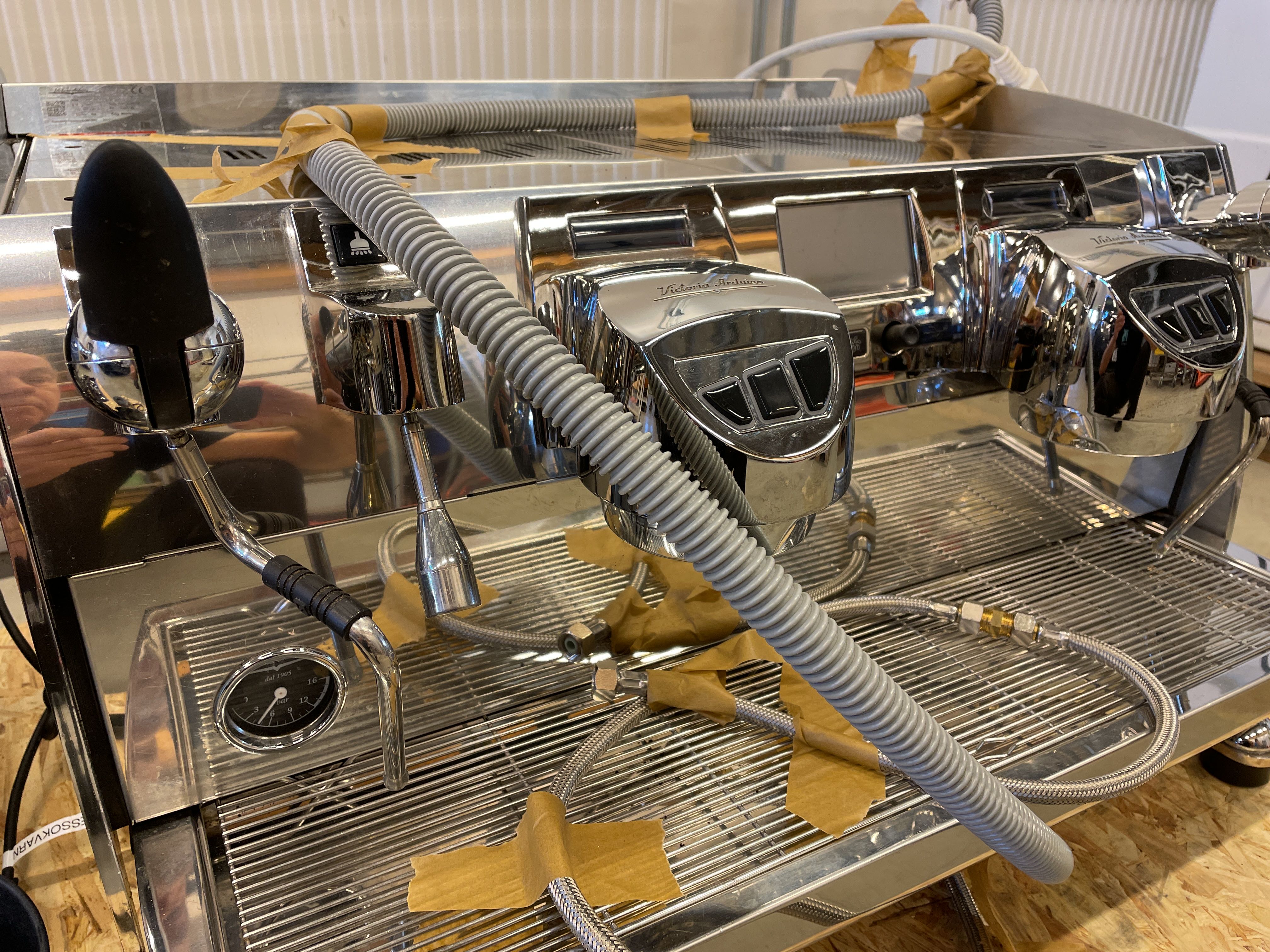 Espresso machine Victoria & Espresso grinder Mythos - PS Auction - We ...